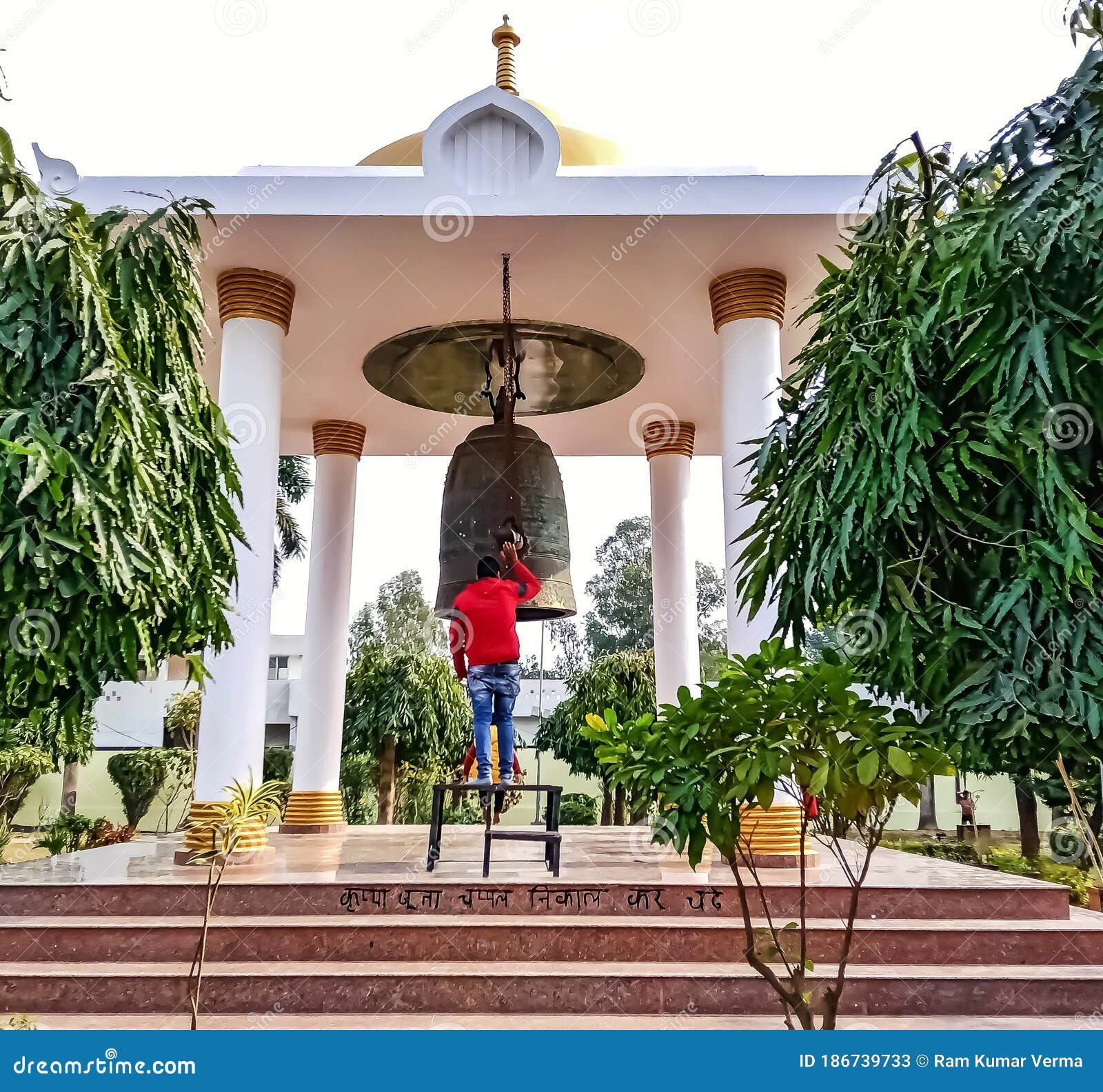 Beautiful Image of a Man Ringing Huge Bell Sarawasti Up India Editorial ...