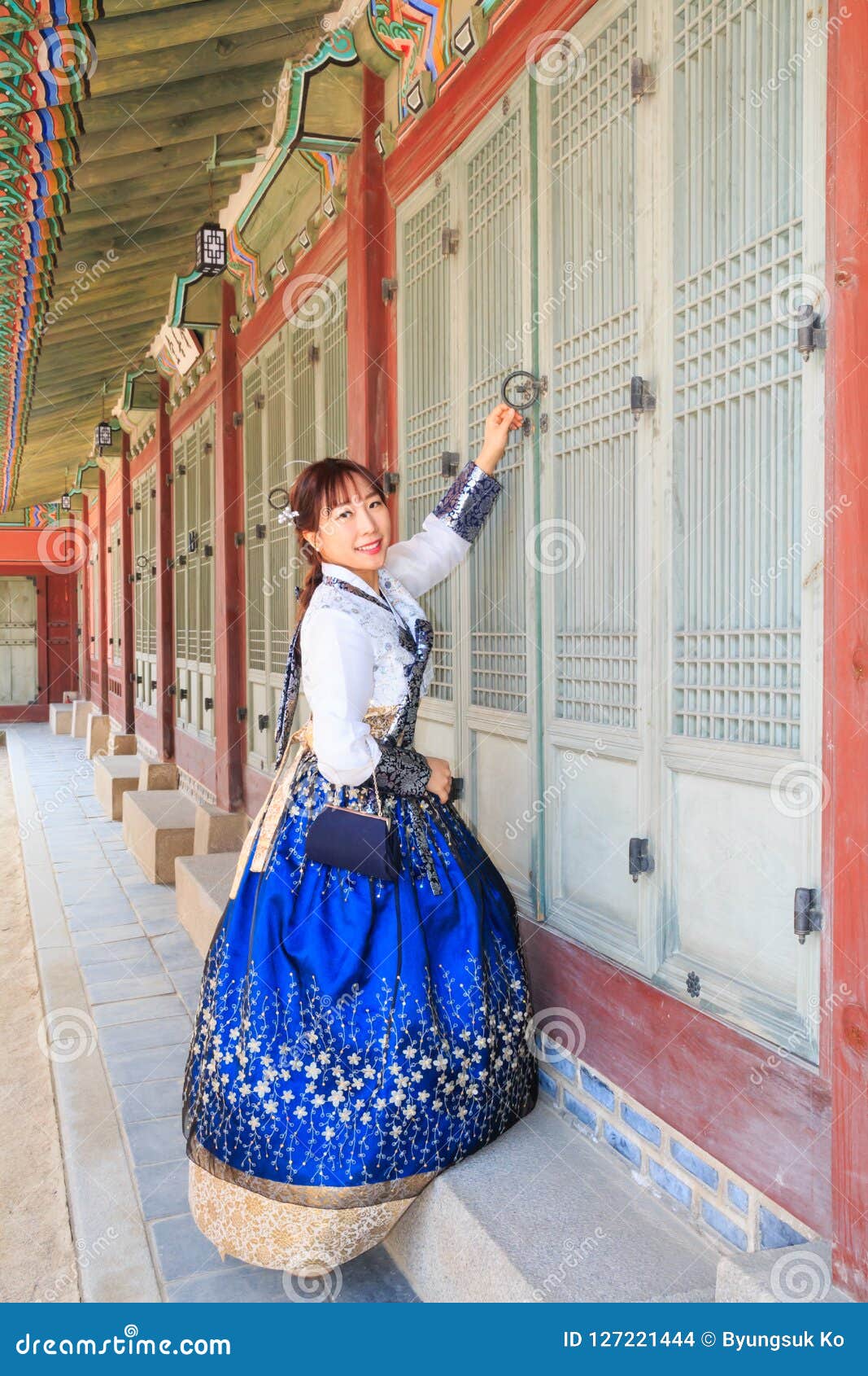 Beautiful Korean Woman Dressed Hanbok Opening The Traditionl Door In