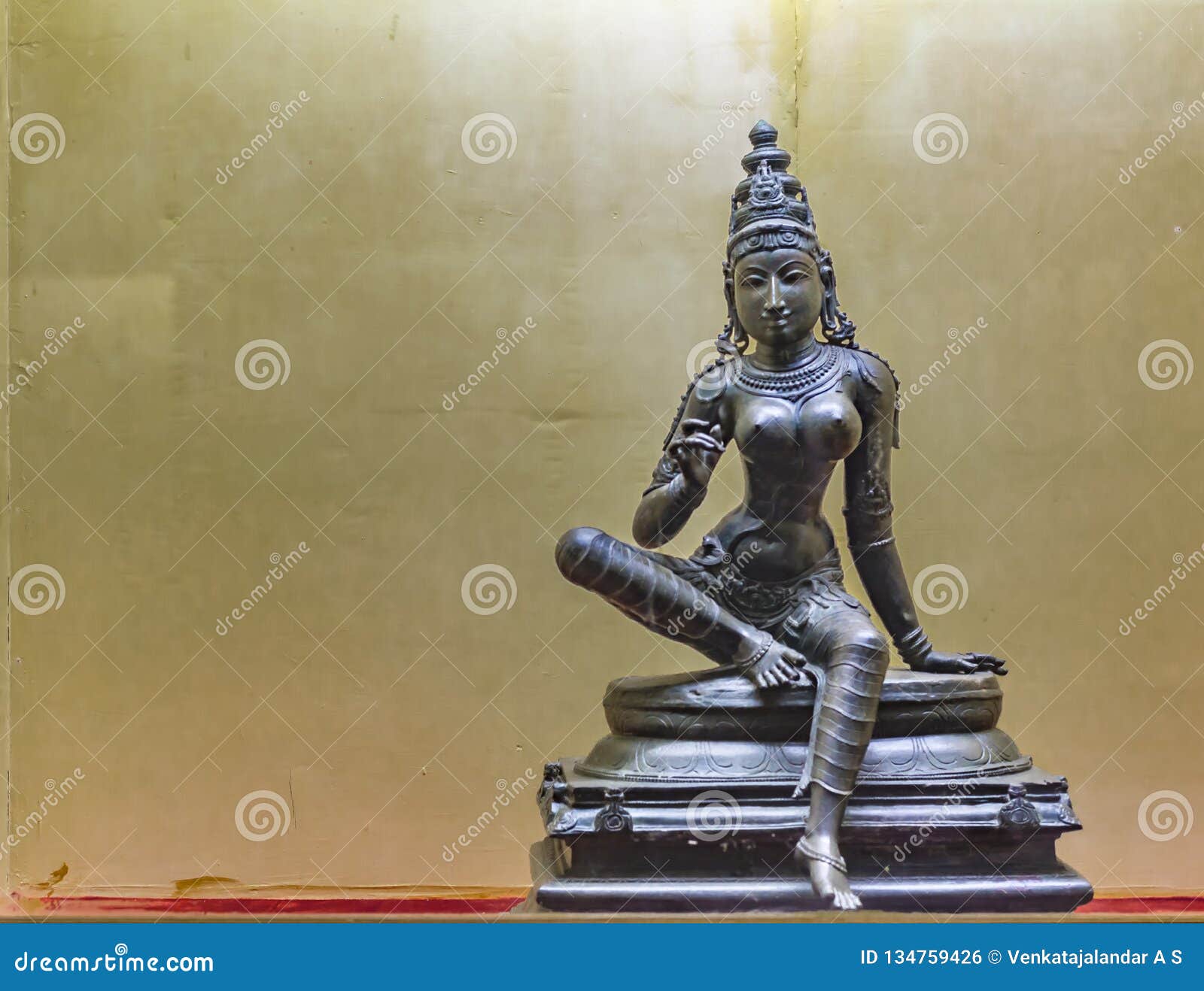 Bronze Statue of a Graceful Woman Goddess Stock Photo - Image of poise ...