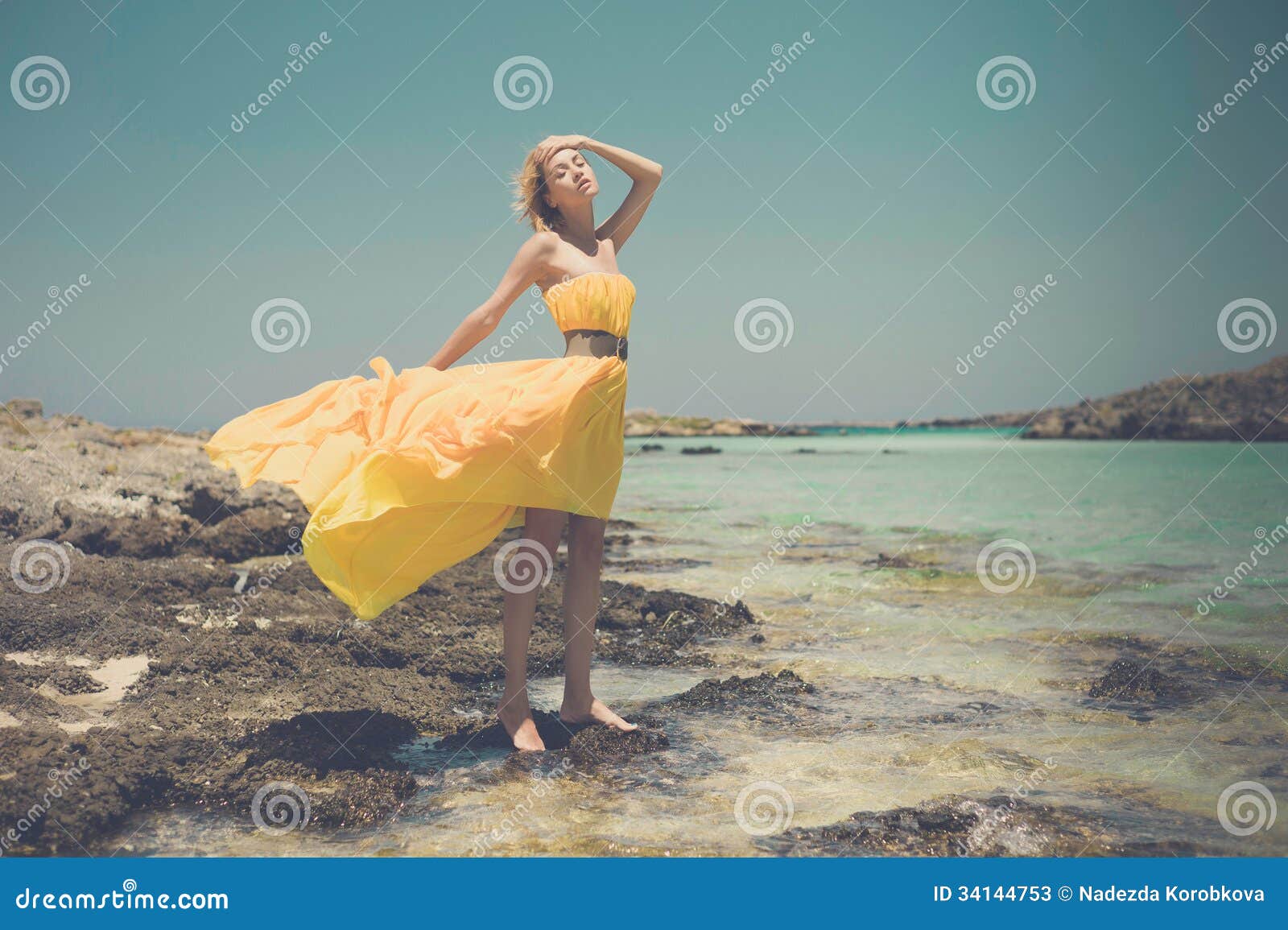 Beautiful lady on the sea stock image. Image of dress - 34144753