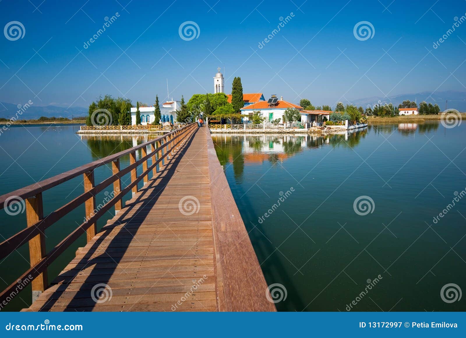 Beautiful lake scenery stock image. Image of water, reflection - 13172997