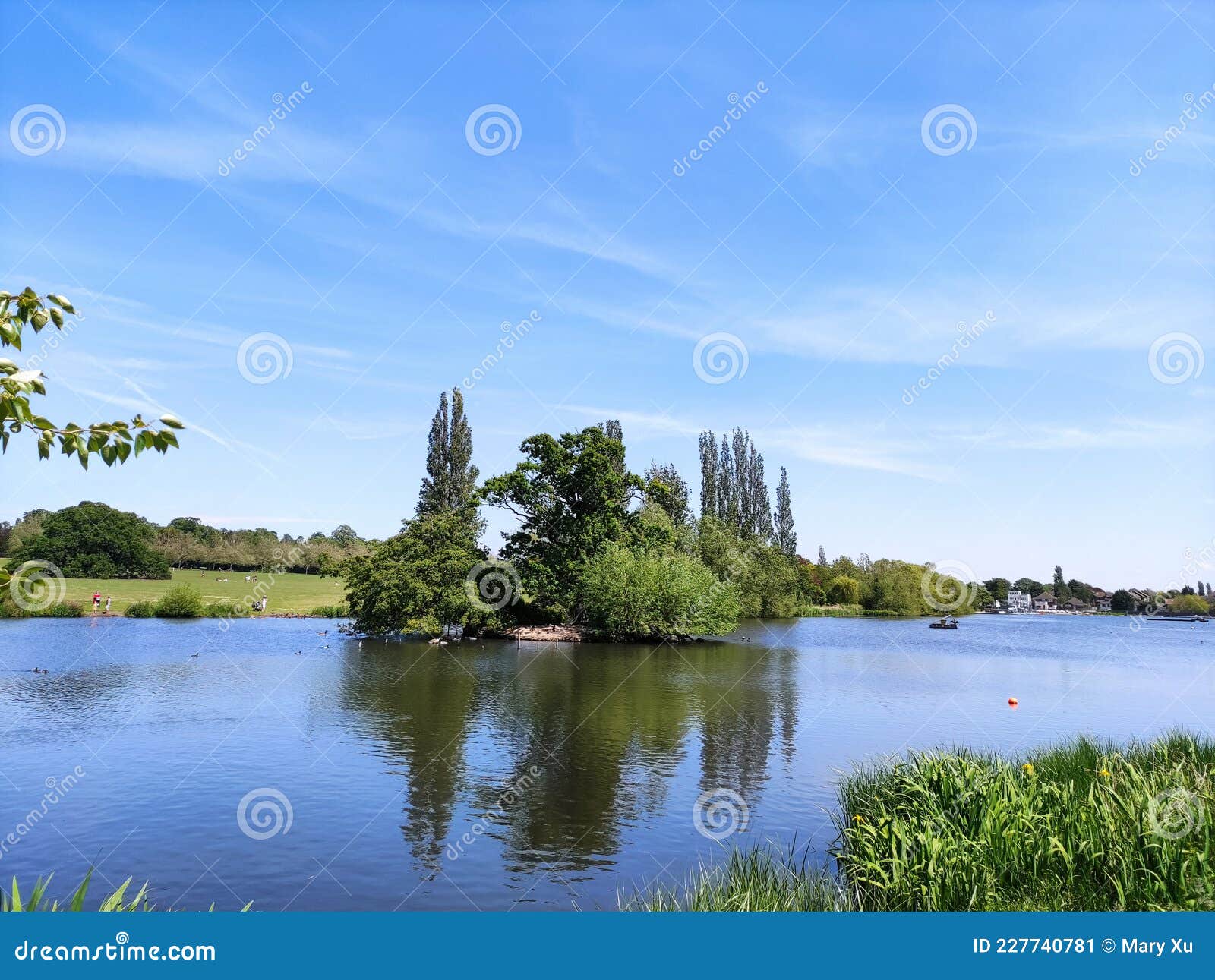 The Beautiful Lake and Trees in Danson Park, at Bexleyheath, UK Stock ...