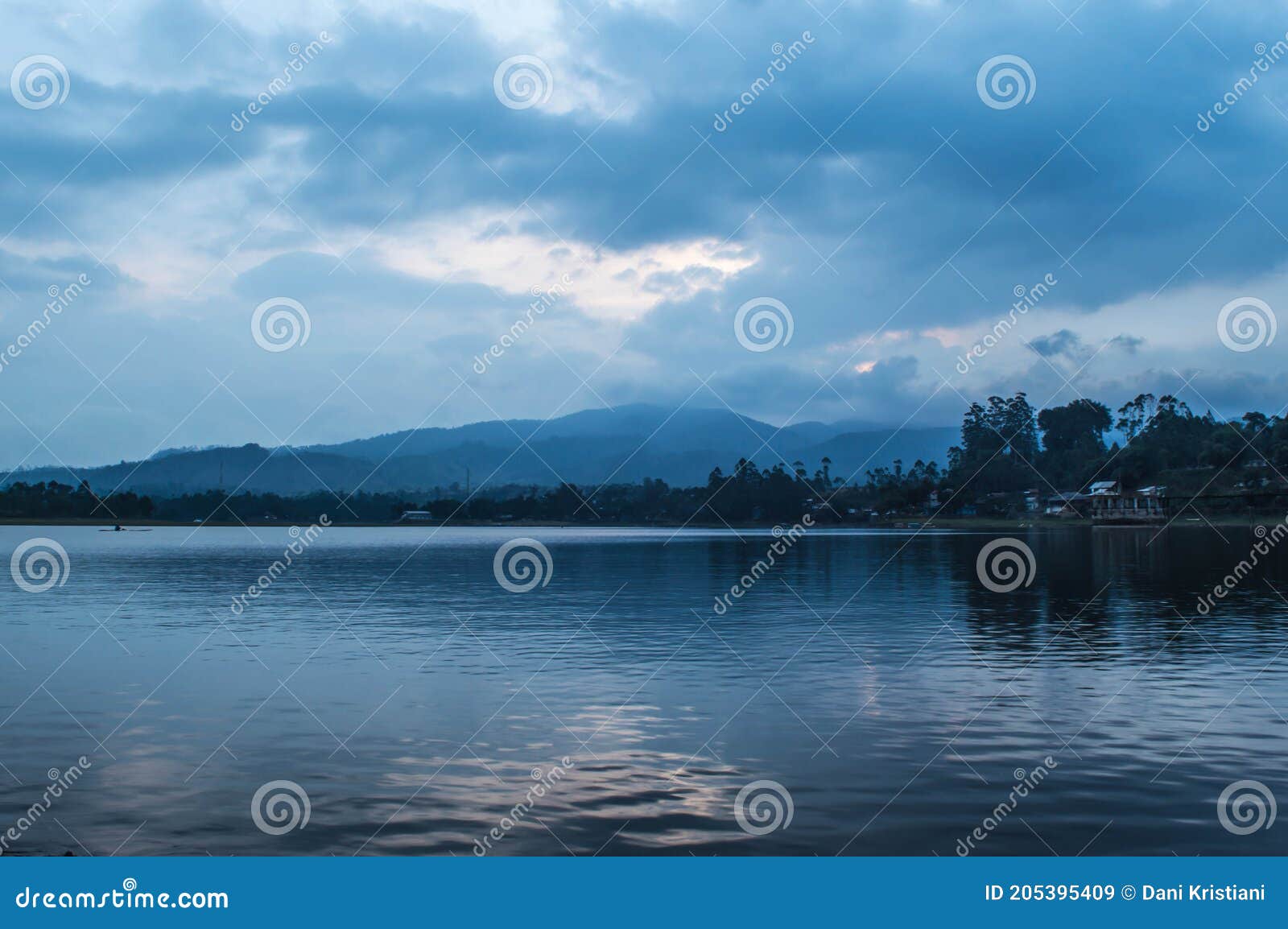 Beautiful Lakeside View in the Evening Stock Image - Image of elevated ...