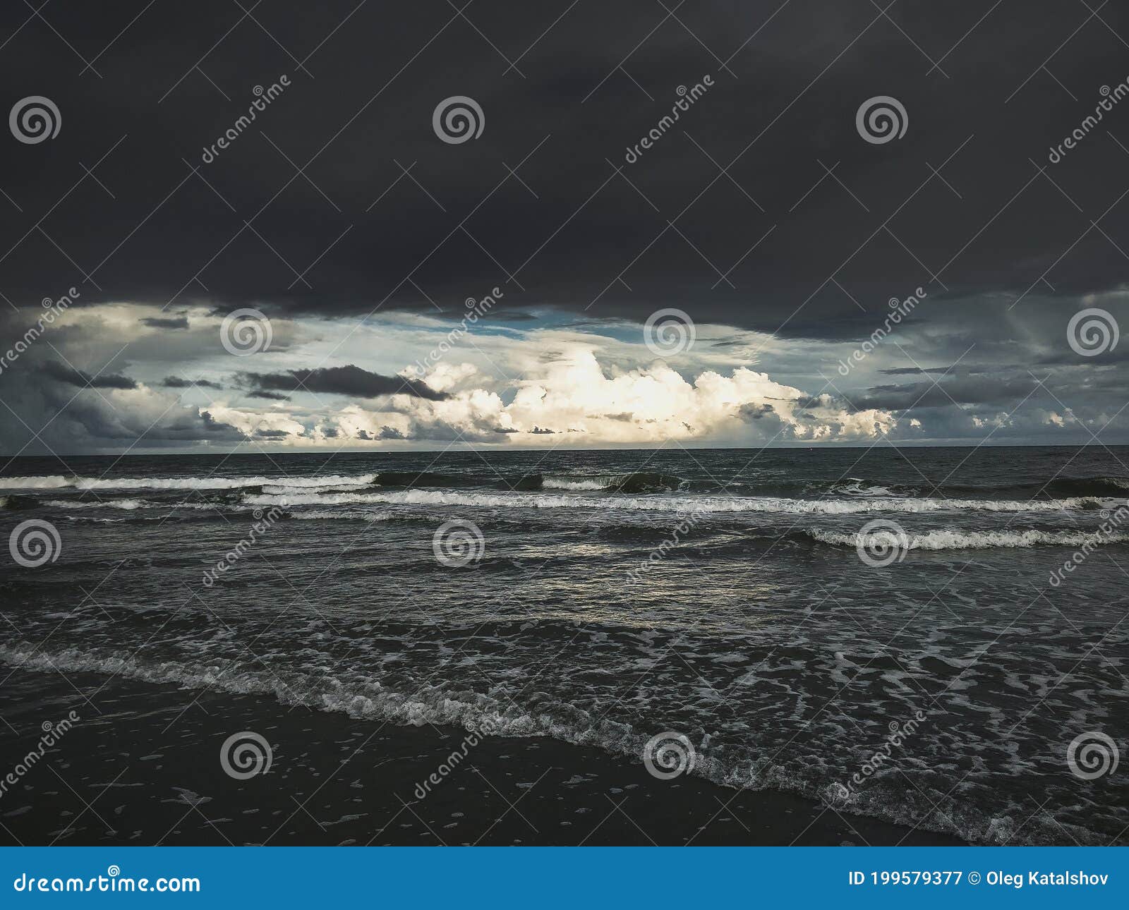 Beautiful Light in the Clouds Over the Ocean. Storm and Rain at Sea ...