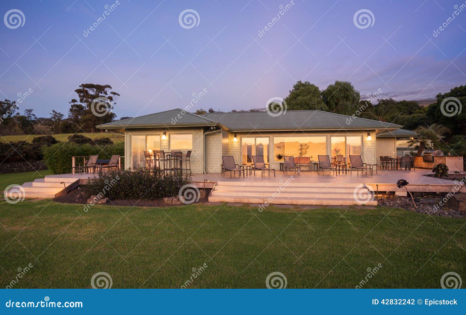 Beautiful Modern Home at Dusk Stock Photo - Image of construction ...