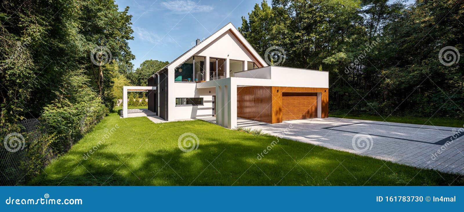 Exterior View Of Datia Palace. Also Known As Bir Singh Palace Or Bir ...