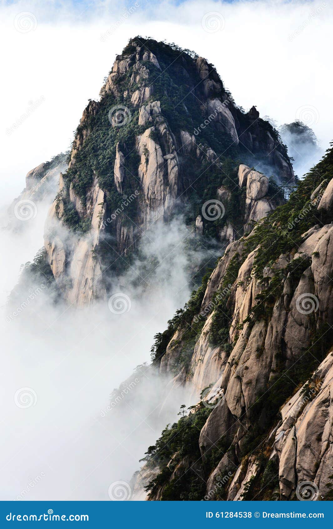 The Beautiful Mount of Huangshan Stock Photo - Image of cloud, macaca ...
