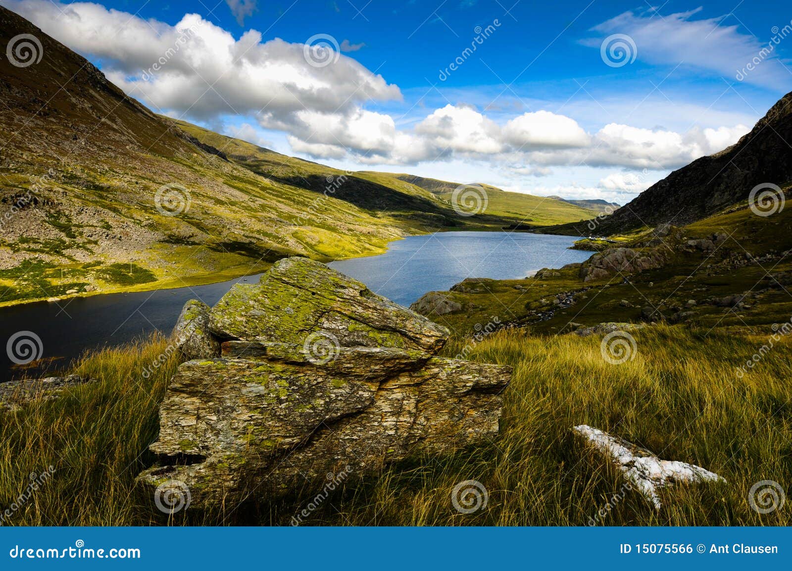Beautiful mountain scene stock photo. Image of sunrise - 15075566