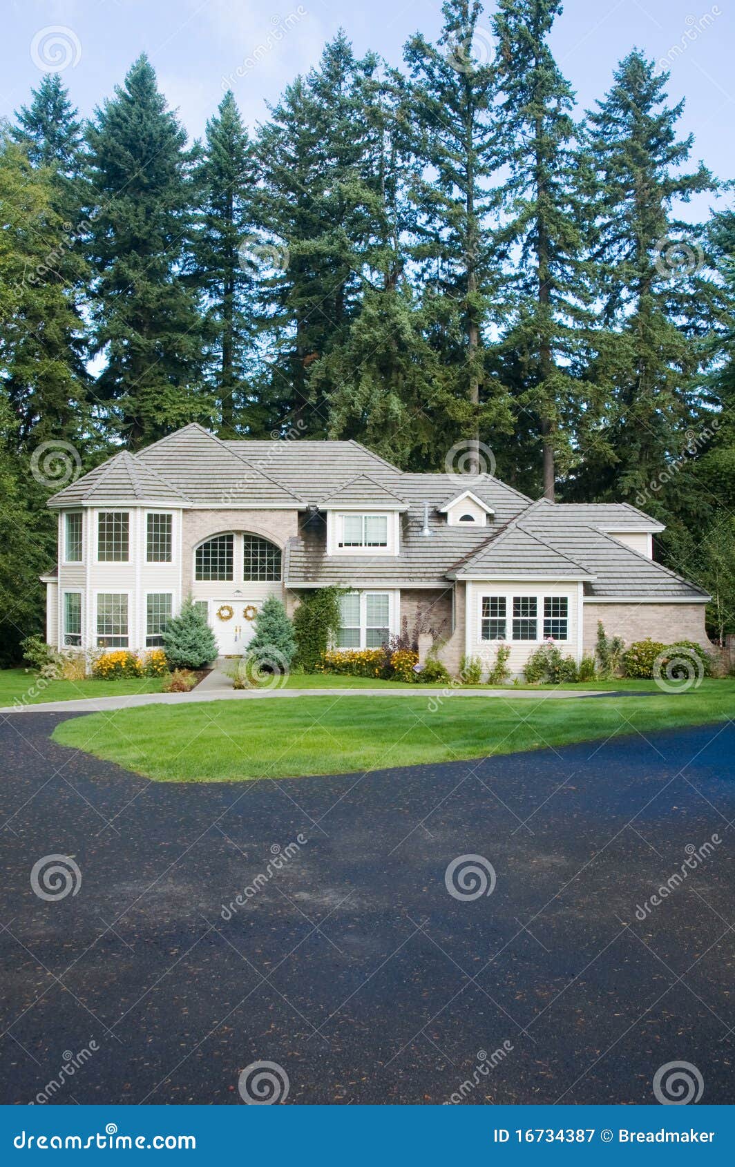 Beautiful New Home stock image. Image of housing, mortgage - 16734387