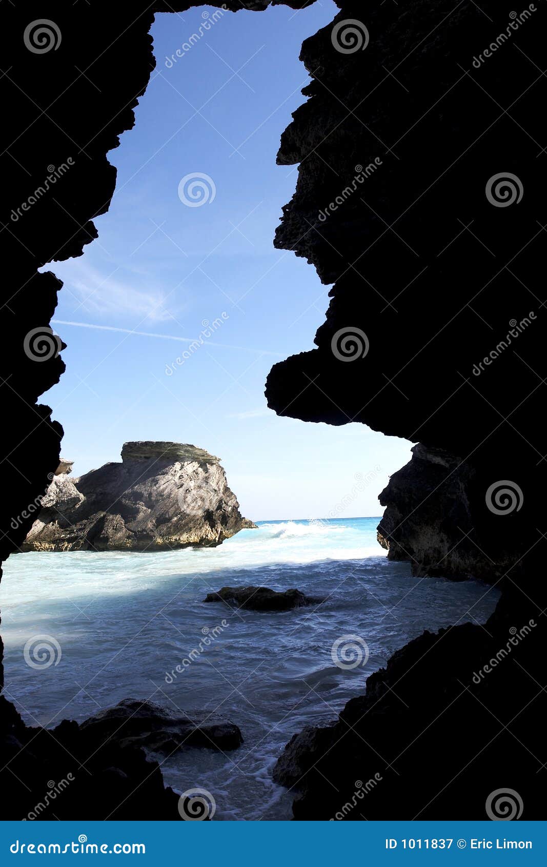Beautiful ocean, rocks stock image. Image of ocean, caribbean - 1011837