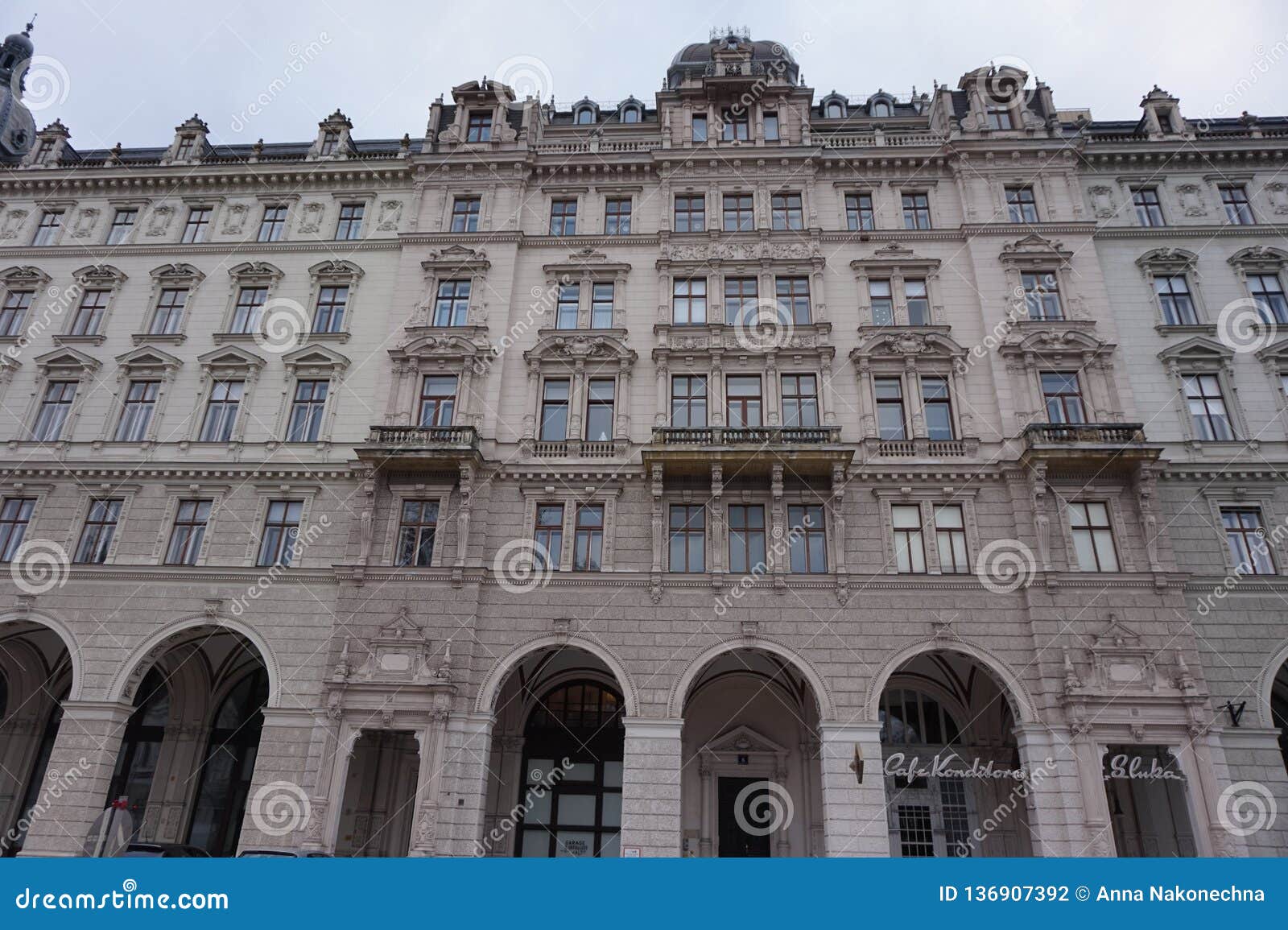 Beautiful Old Buildings in Vienna Editorial Photography - Image of ...