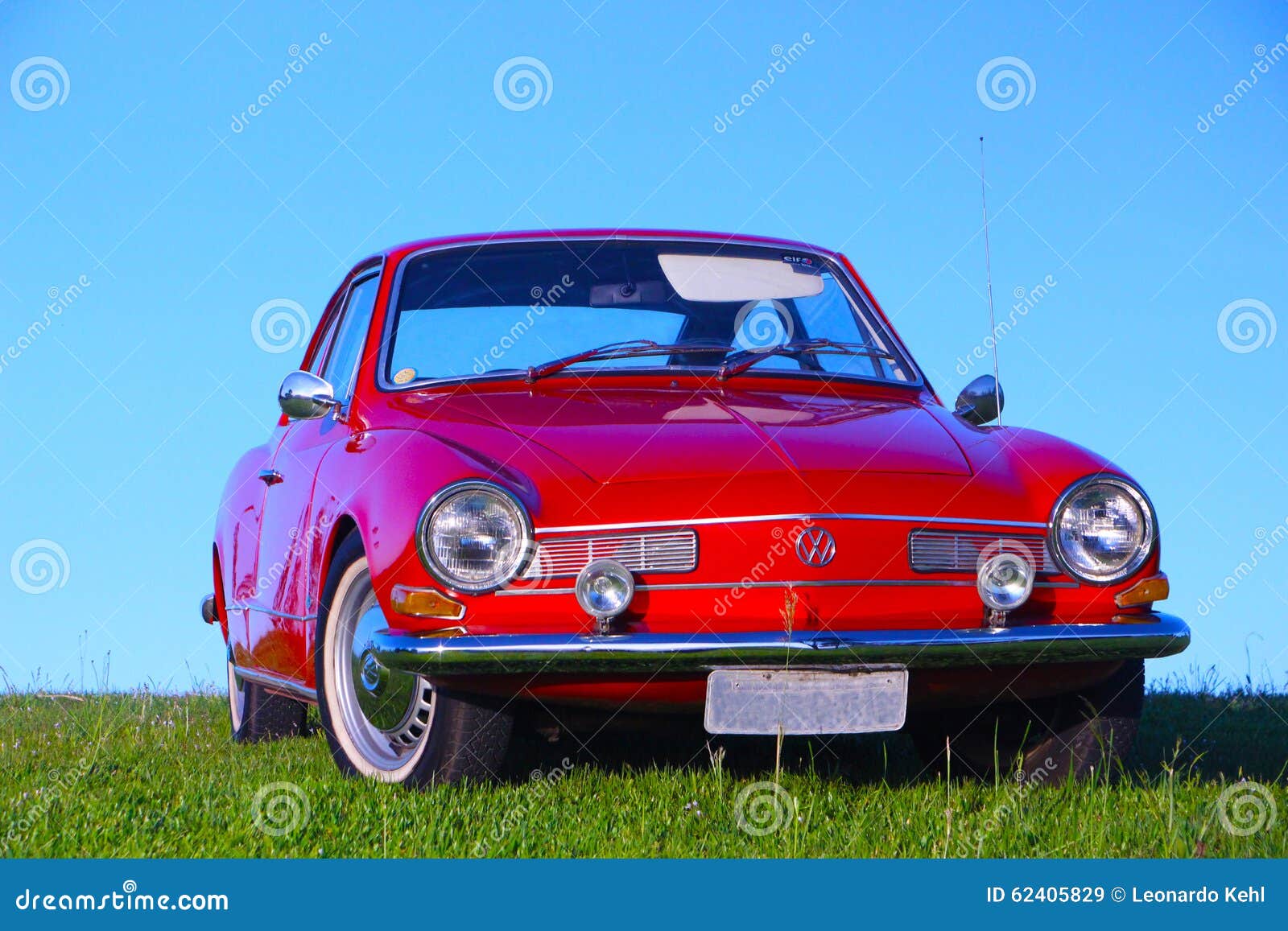 Beautiful old red car editorial stock image. Image of montain - 62405829