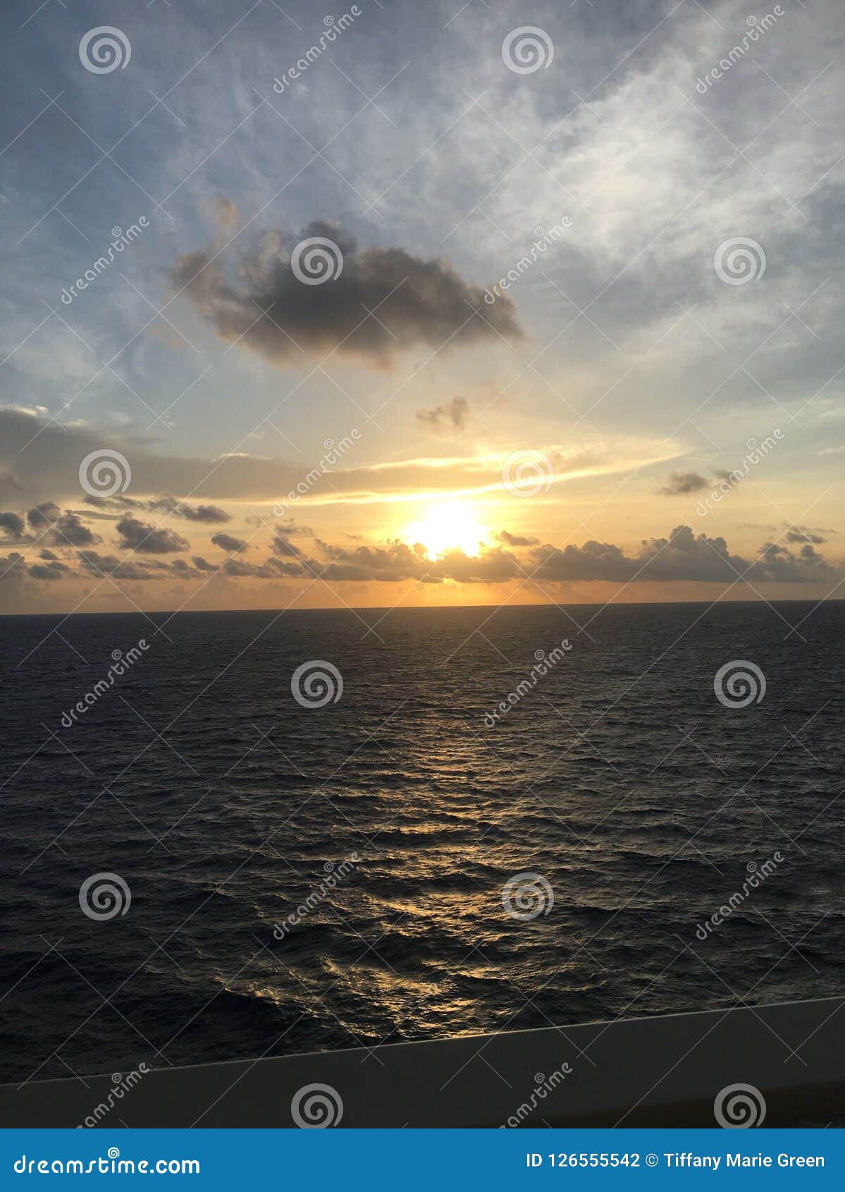 The Sunset Over the Open Ocean Stock Photo - Image of clous, skies ...