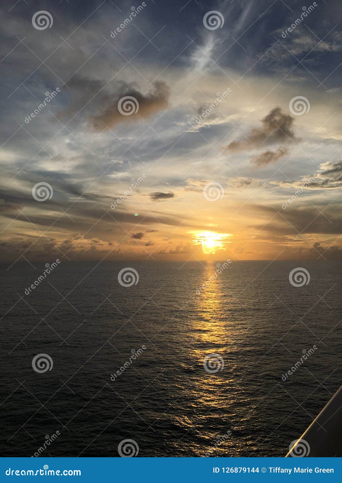The Sunset Over the Open Ocean Stock Photo - Image of orange, weathe ...