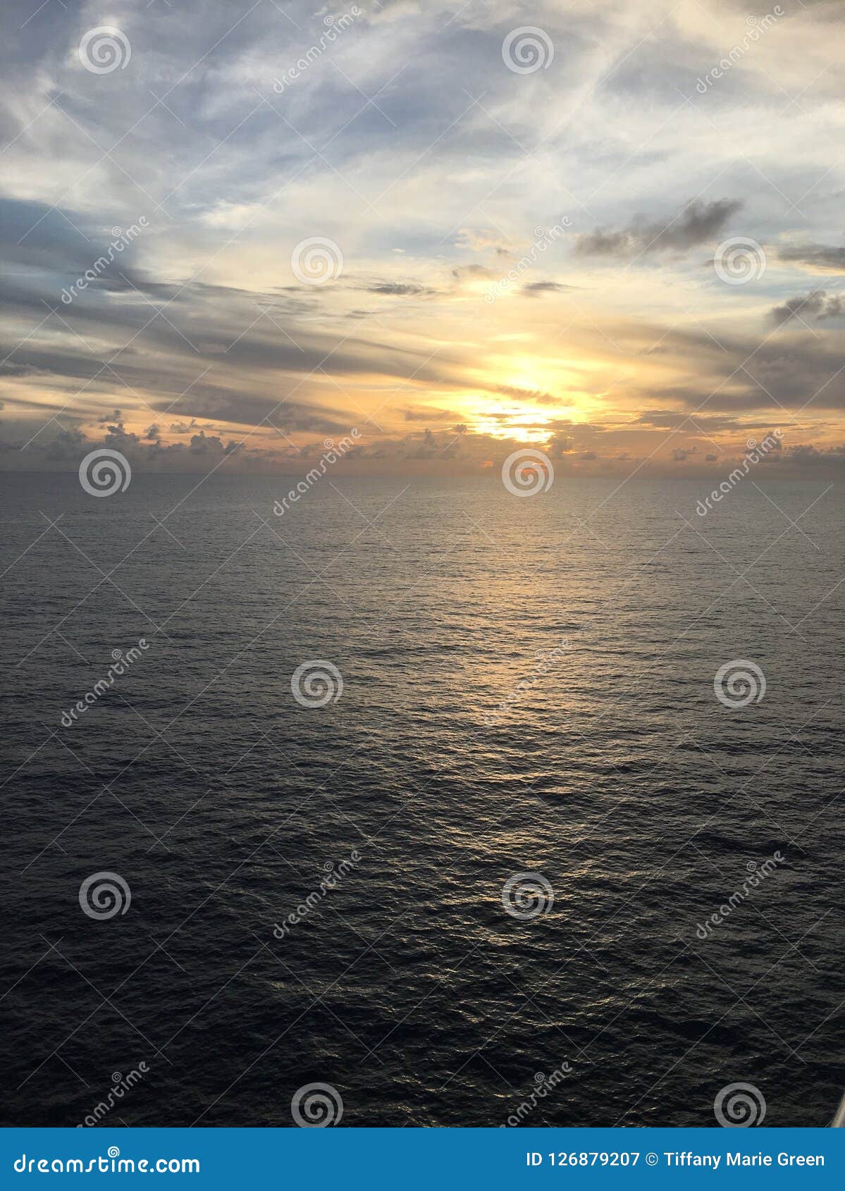 The Sunset Over the Open Ocean Stock Image - Image of clouds, atlantic ...