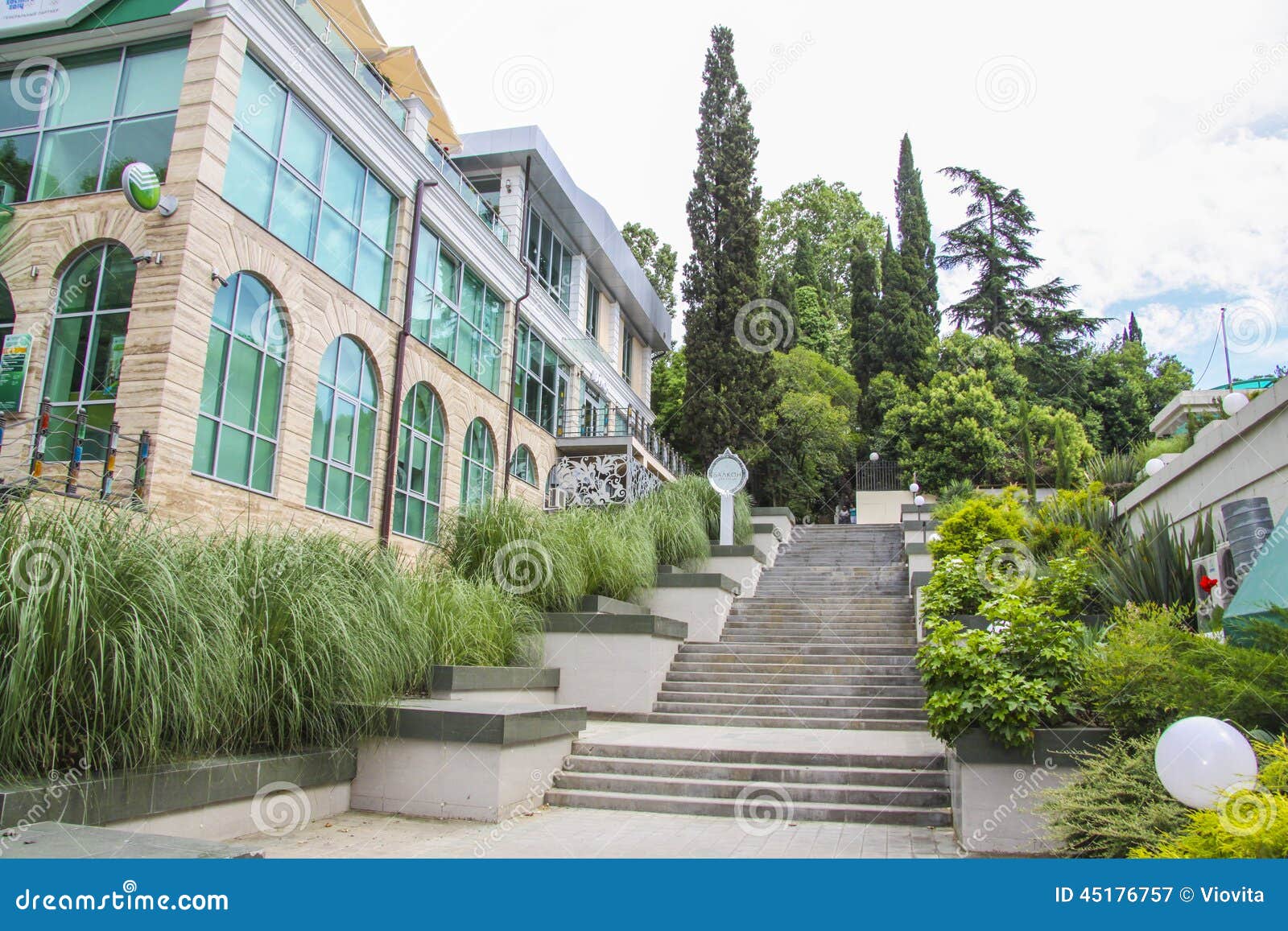Beautiful Outdoor View Of Houses And Boats On Amsterdam Canal With ...