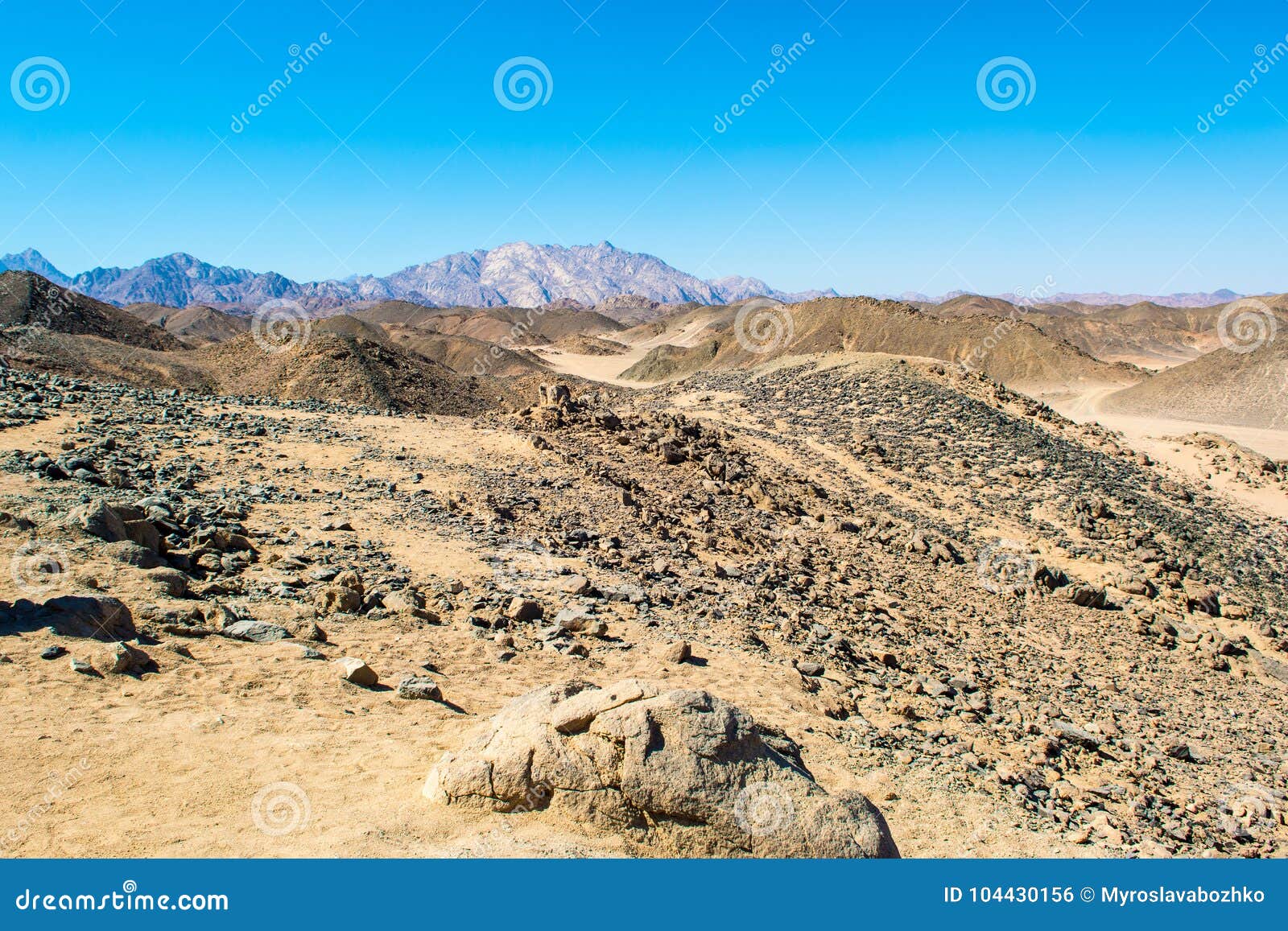Landscape of the Arabian Desert Stock Photo - Image of climate, hike ...