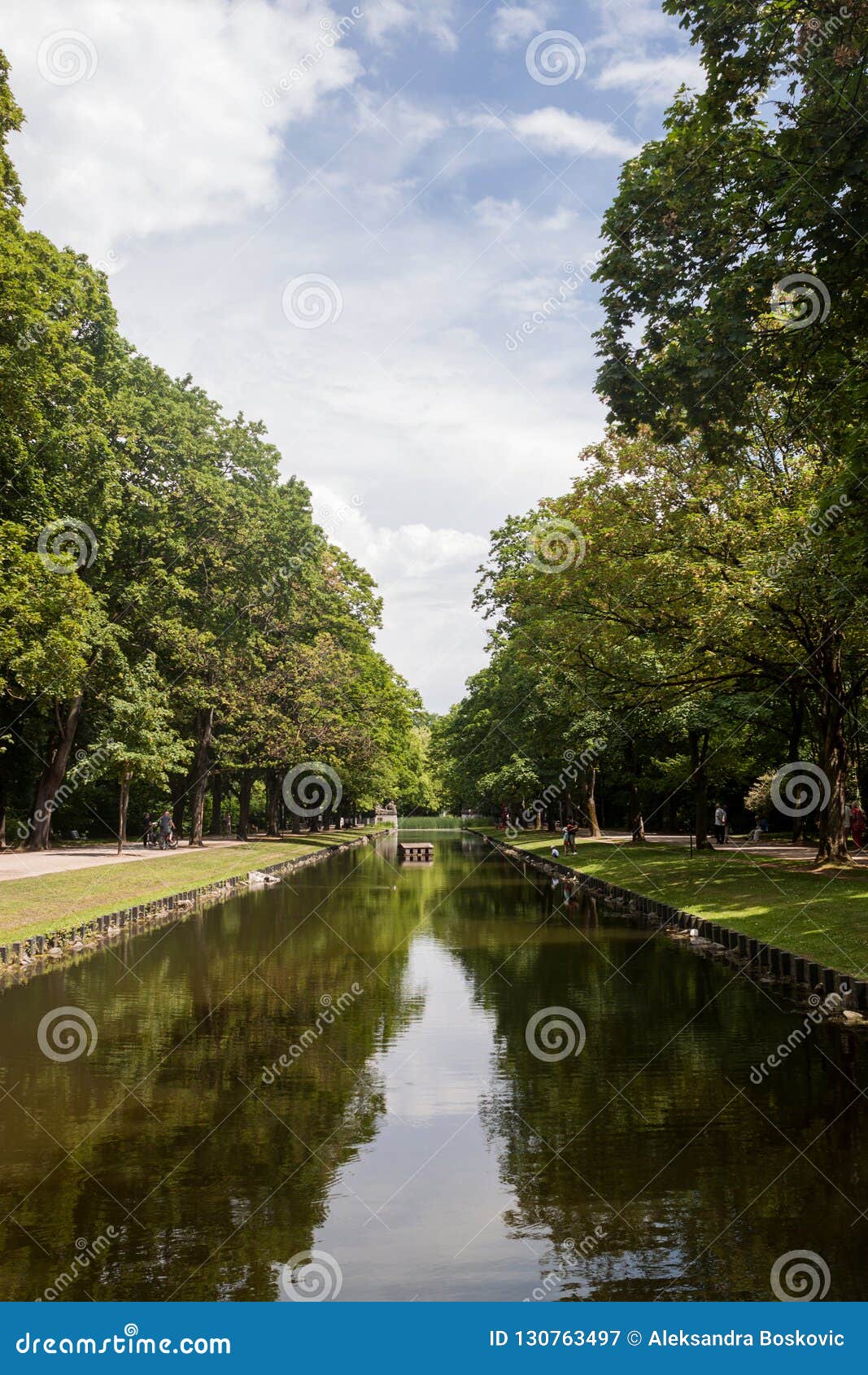 Beautiful Park Scene in Public Park Stock Image - Image of lake, lawn ...