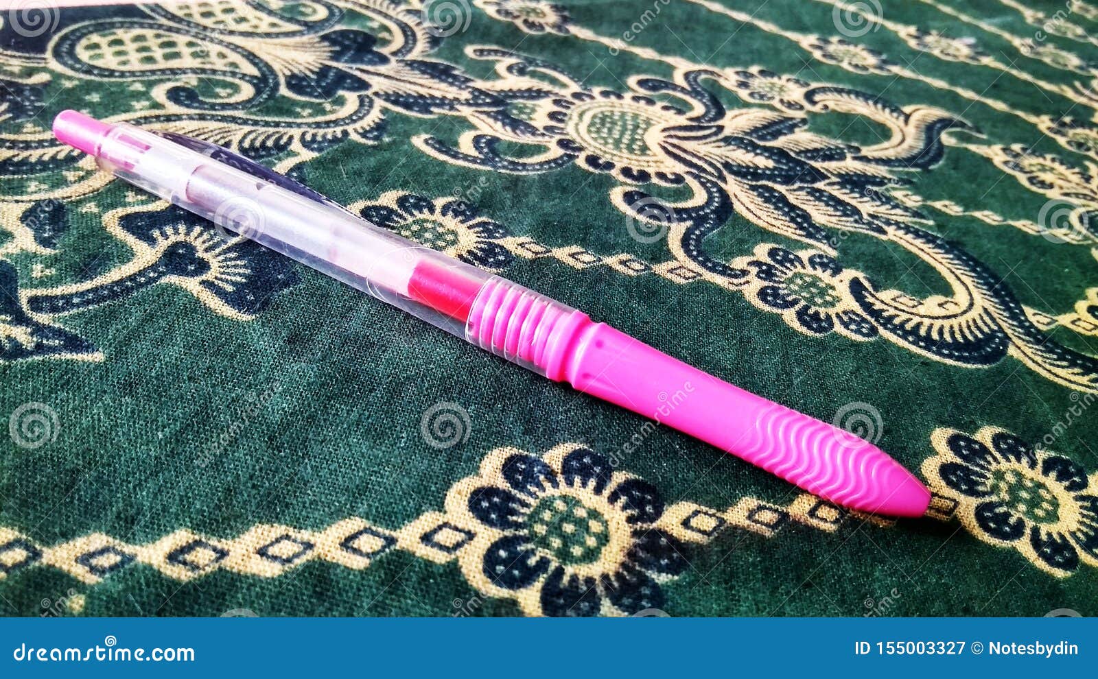 A Beautiful Pen with Pink Ink Stock Image - Image of pink, green: 155003327