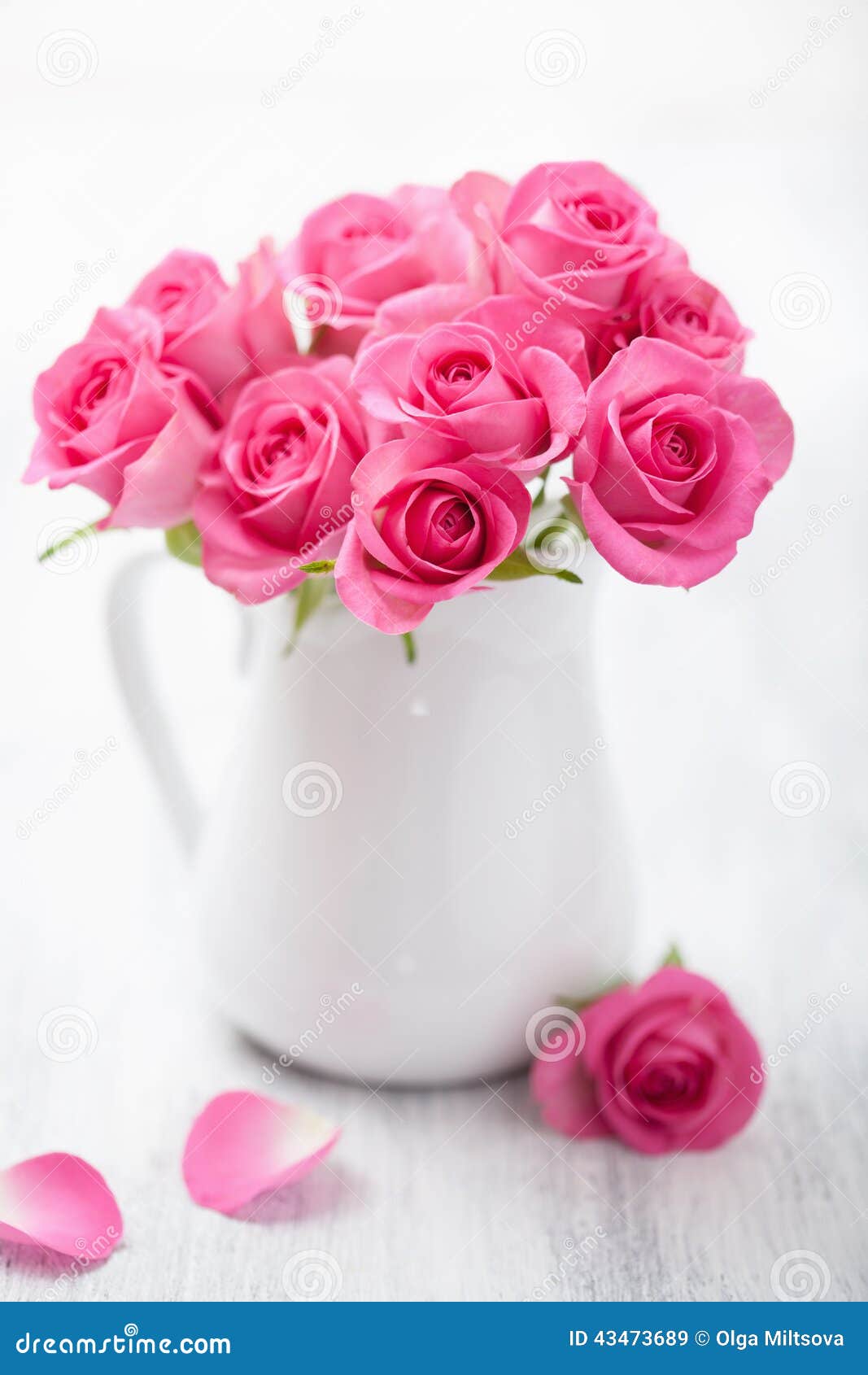 Beautiful Pink Roses Bouquet in Vase Stock Image - Image of present ...