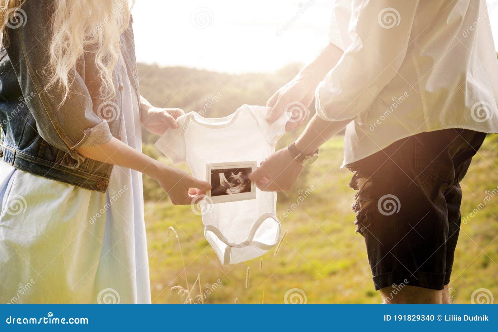 Beautiful Pregnant Girl With A Young Guy Are Happy To Find Out The Sex