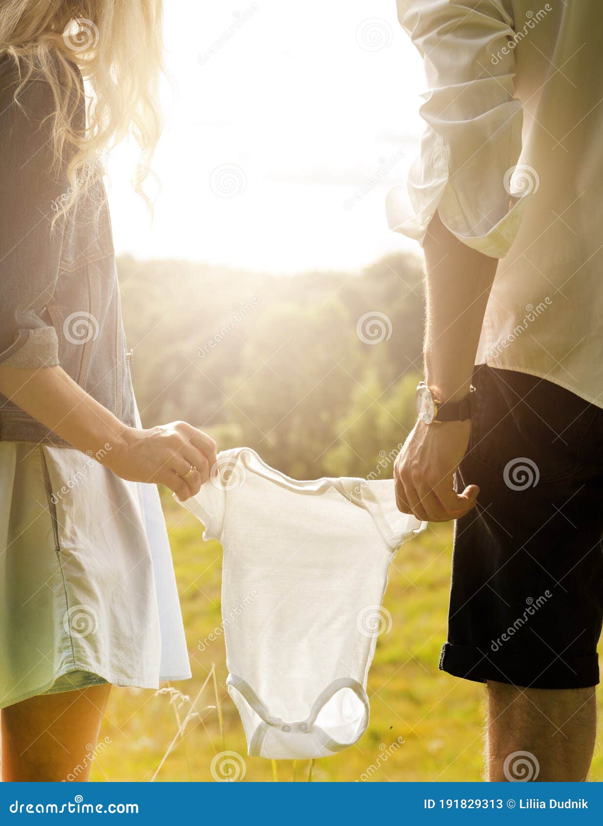 Beautiful Pregnant Girl With A Young Guy Are Happy To Find Out The Sex