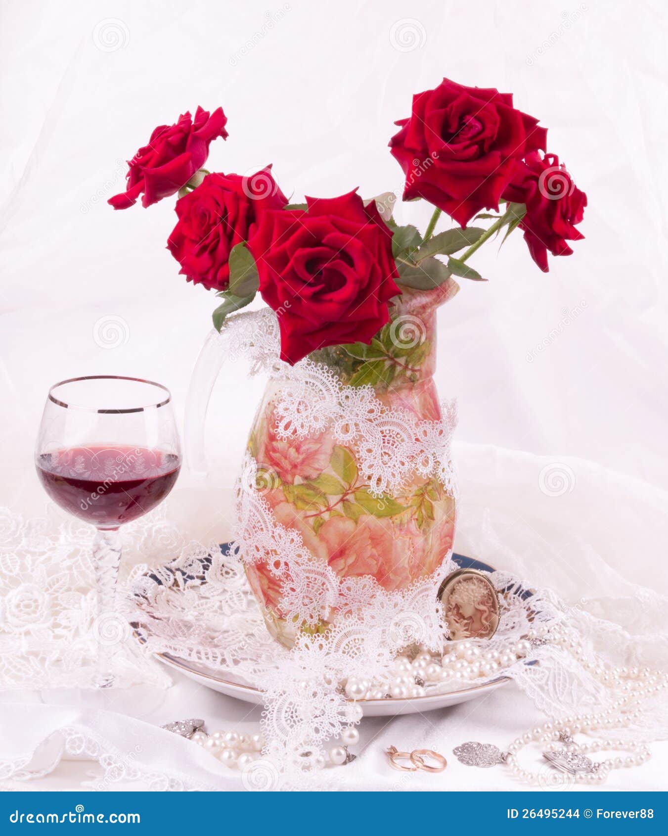 Beautiful Red Roses in Vase Stock Photo - Image of close, fresh: 26495244