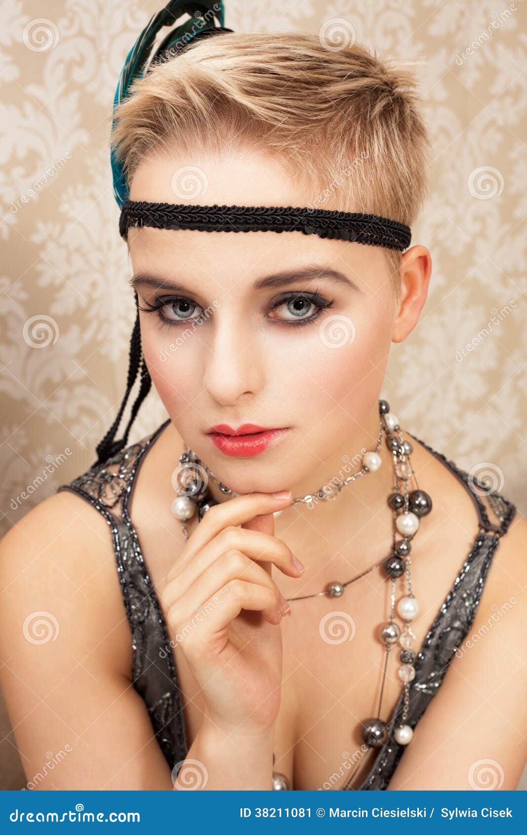 Beautiful retro woman stock image. Image of glamour, elegant - 38211081