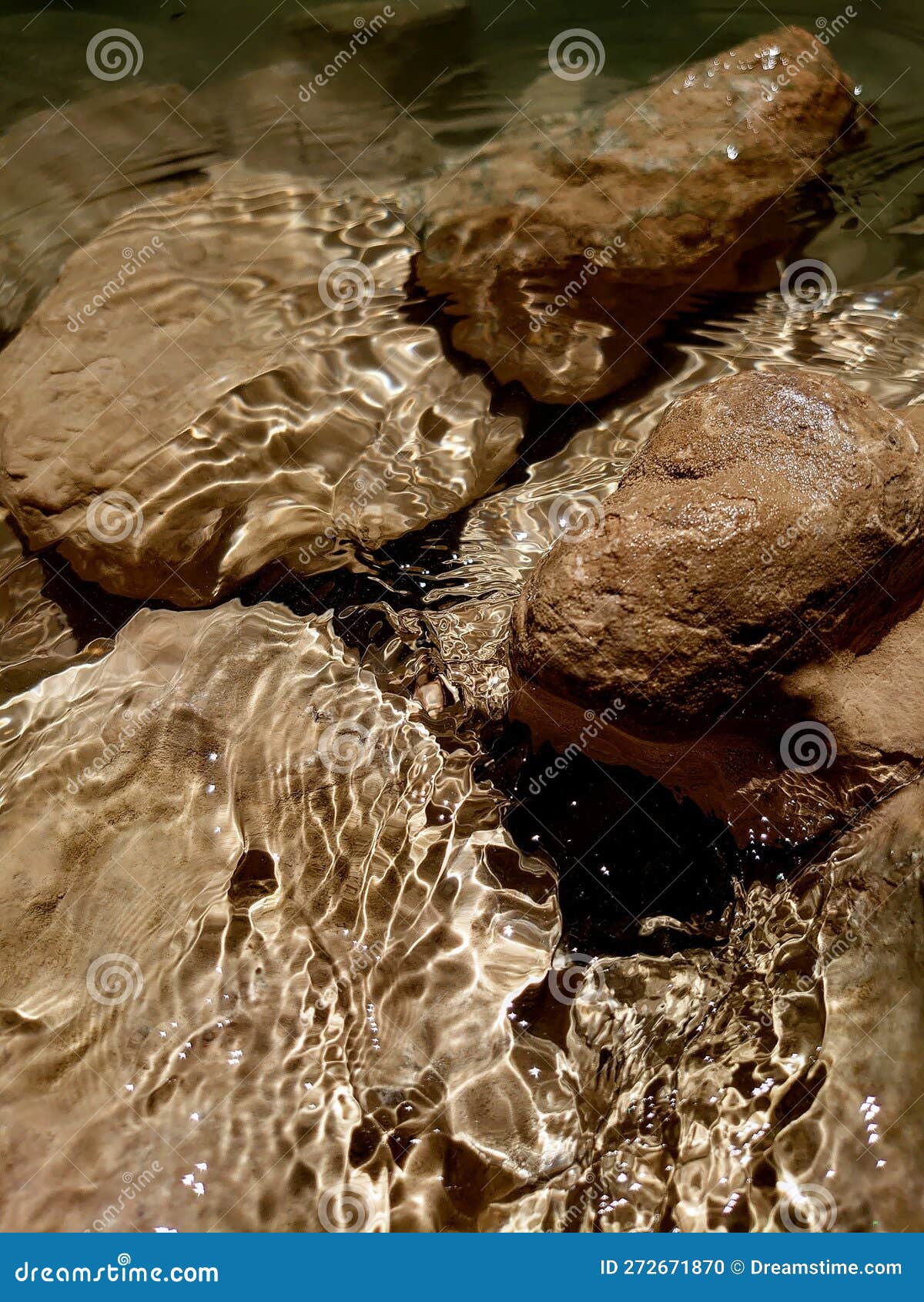 Beautiful Rocks with Reflections of Light from Clear Flowing Water ...
