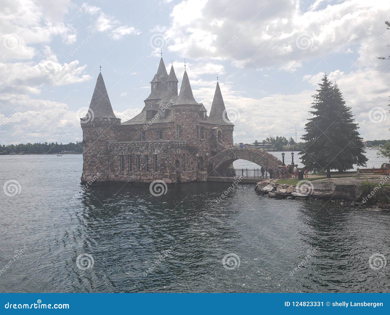 Boldt Castle editorial photo. Image of castle, scenery - 124823331