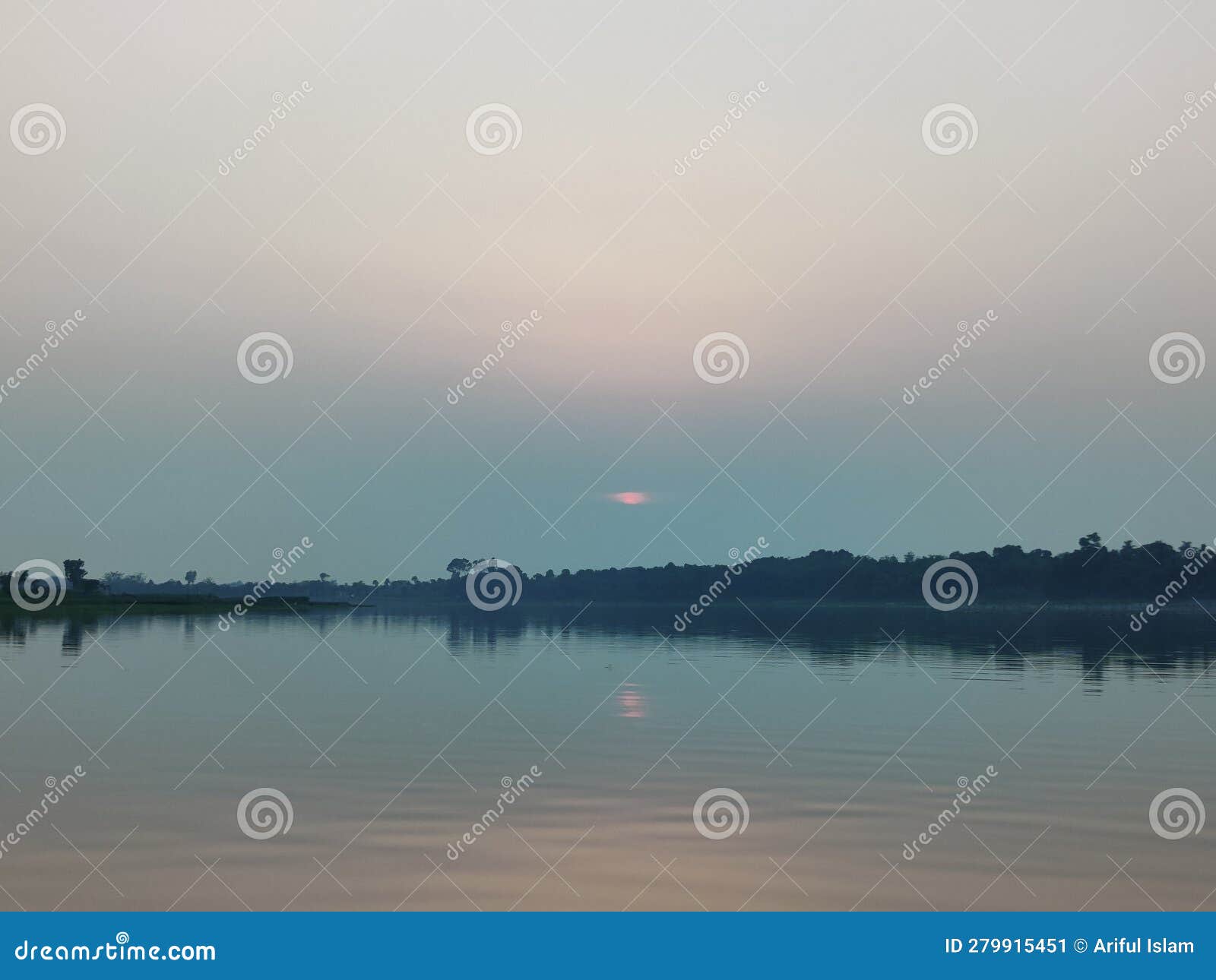 Beautiful Setting Sun and Blue Sky Stock Image - Image of leaves ...