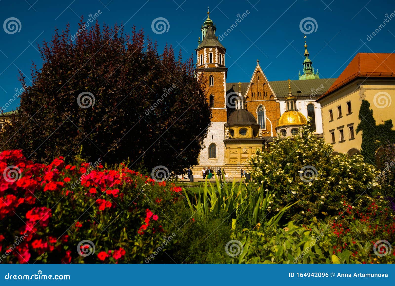 Beautiful Sightseeing with Wawel Royal Castle and Colorful Flowers in ... Beautiful Sightseeing with Wawel Royal Castle and Colorful Flowers in ...