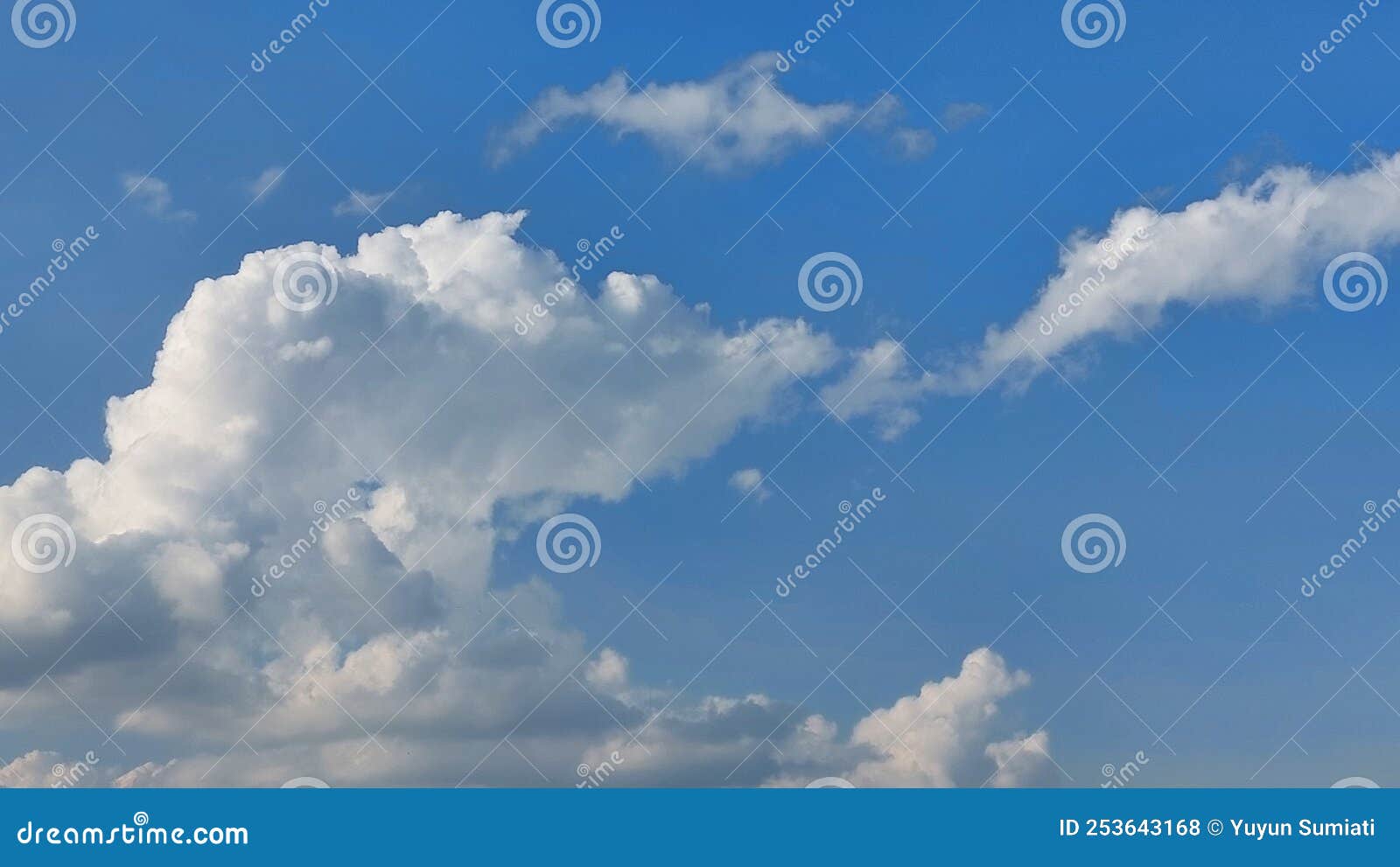 Beautiful Sky, Awan Putih Langit Biru Stock Photo - Image of cloud ...