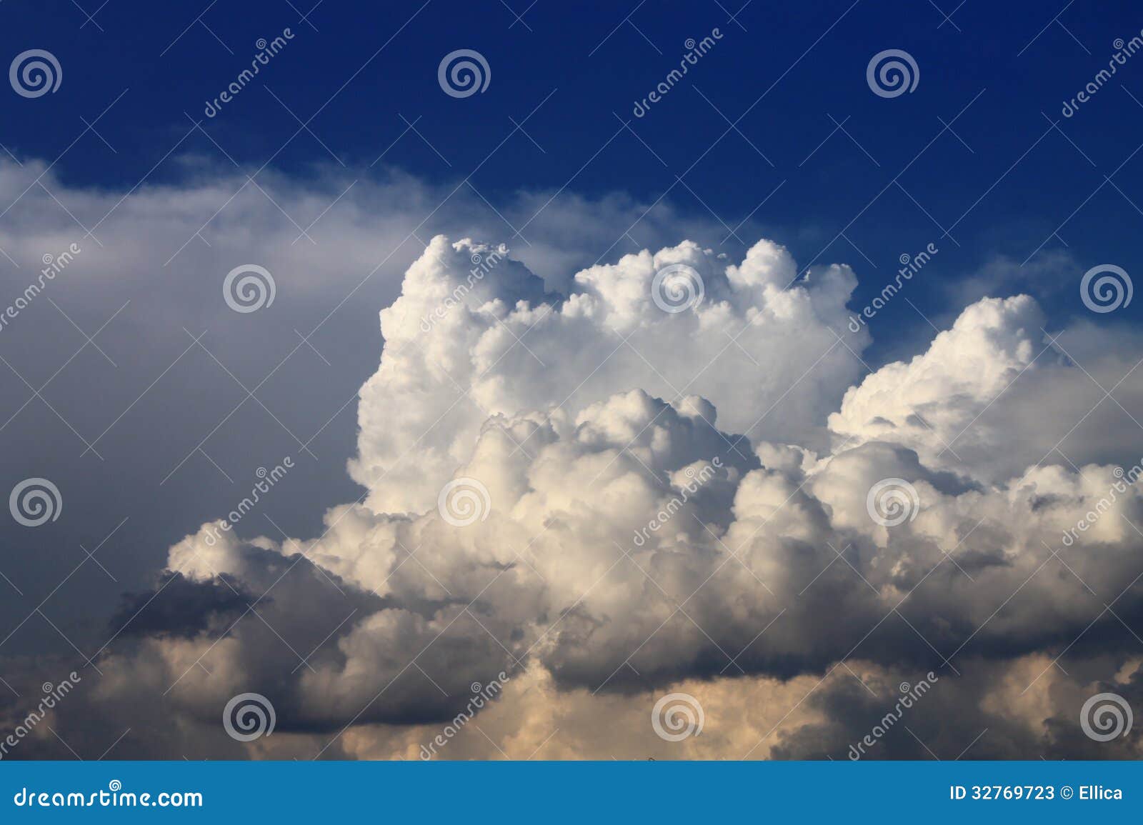 Beautiful Sky with Dynamic Clouds Stock Image - Image of storm, blue ...