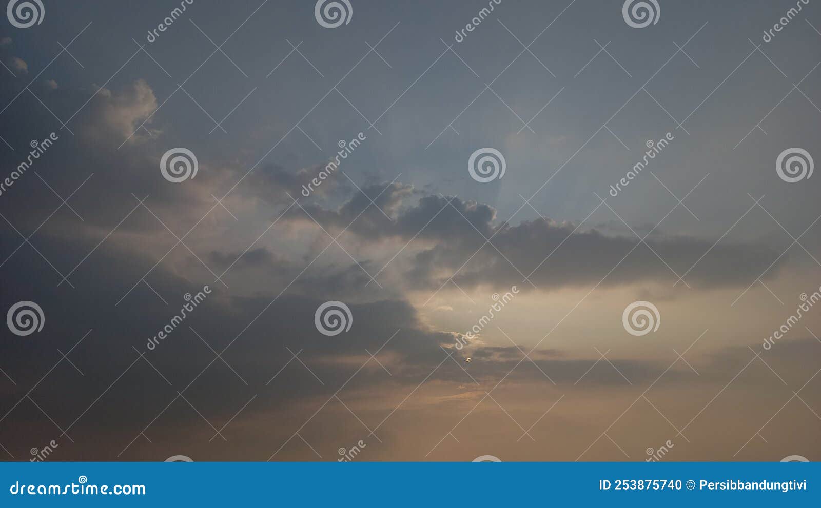 Beautiful Sky View in the Afternoon, Clearly the Sun Will Disappear ...