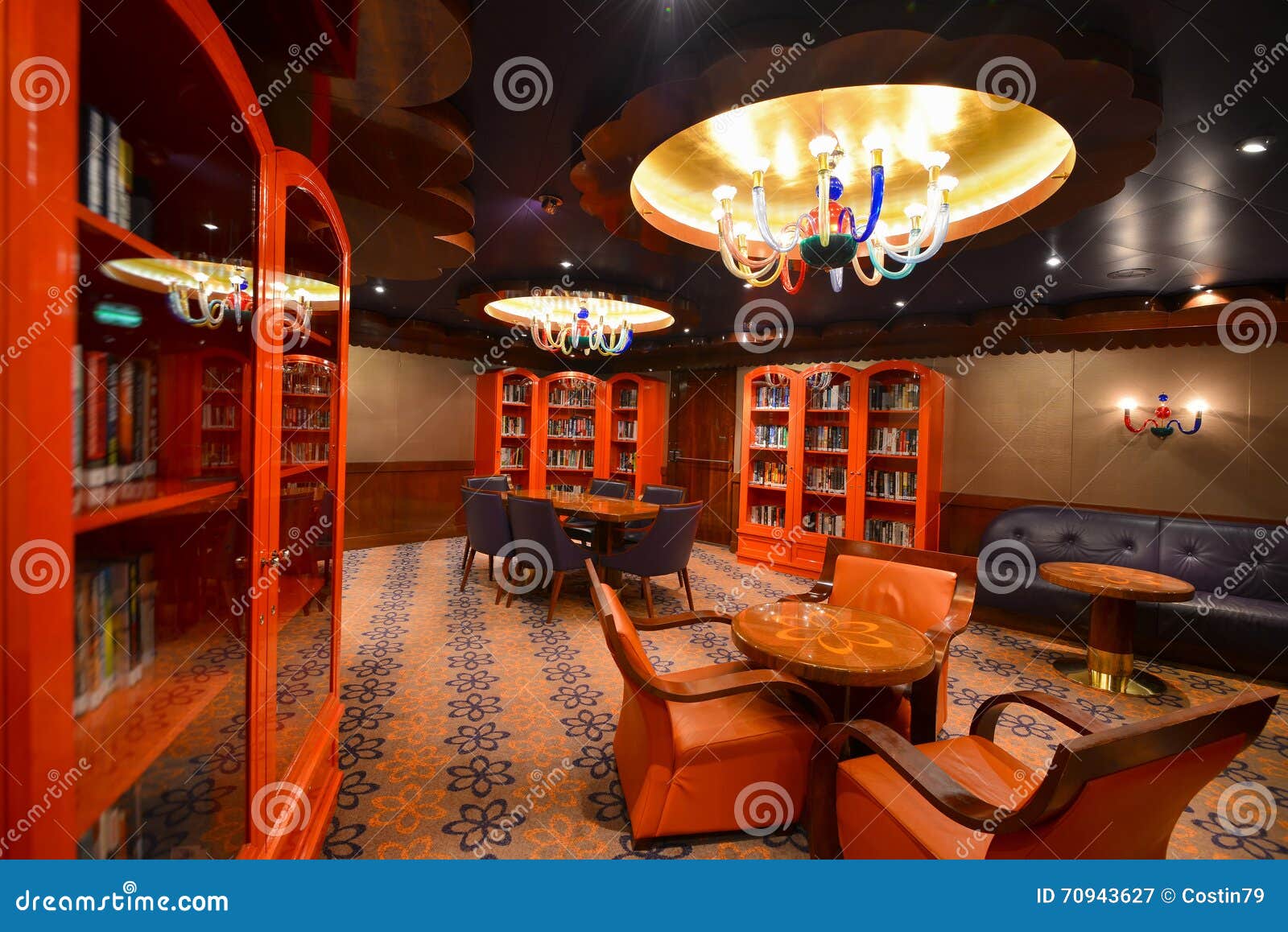 Beautiful small library editorial photography. Image of home - 70943627