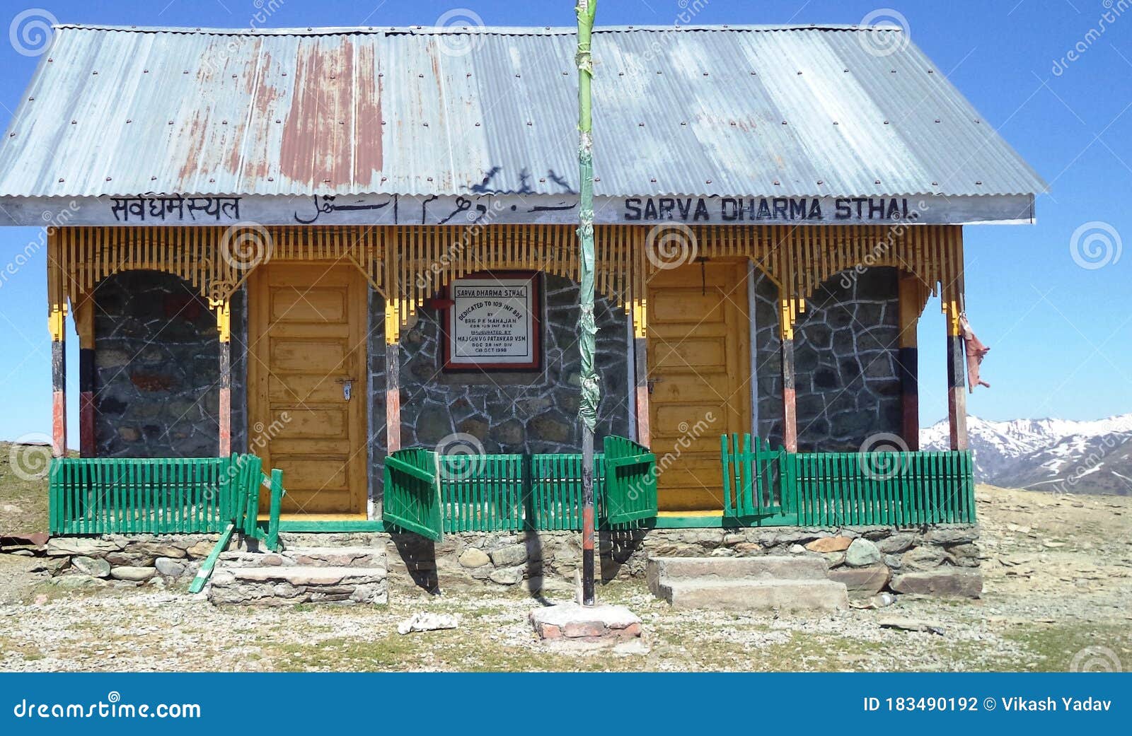 Beautiful Small Rest House at Razdaan Pass India Editorial Photography ...