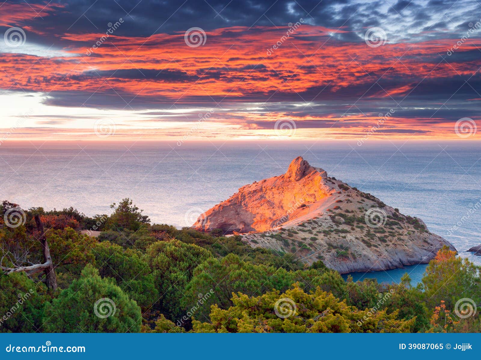 Beautiful summer seascape. stock image. Image of outdoor - 39087065