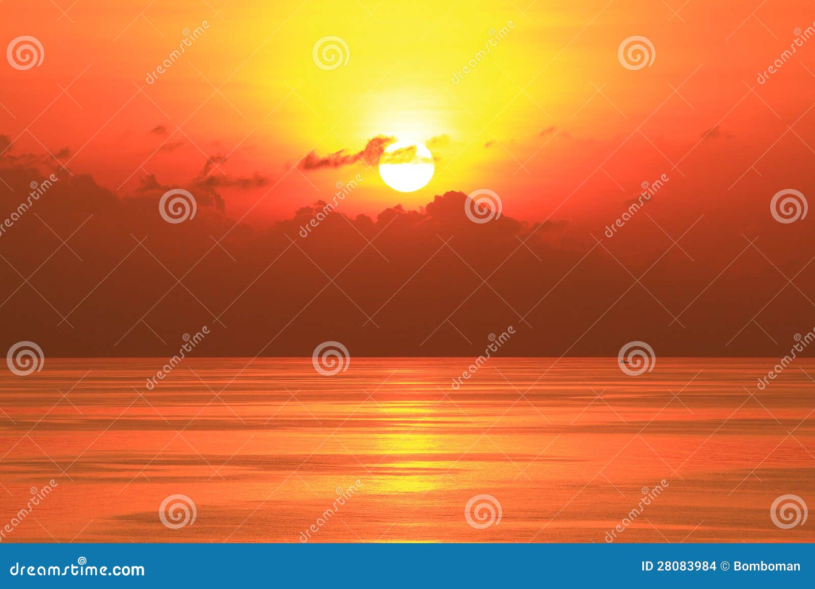 Beautiful Sun Set in the Middle of the Ocean Stock Photo - Image of ...