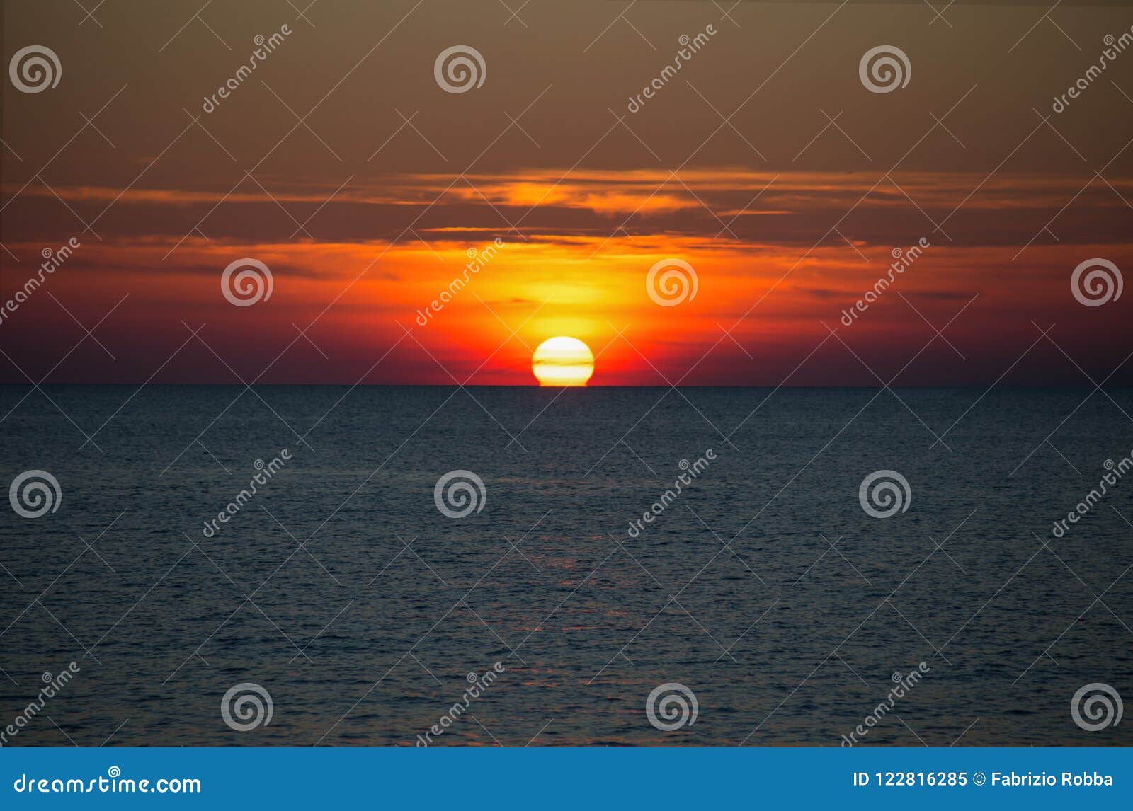 A Beautiful Sun Setting on the Horizon on the Sea Stock Image - Image ...