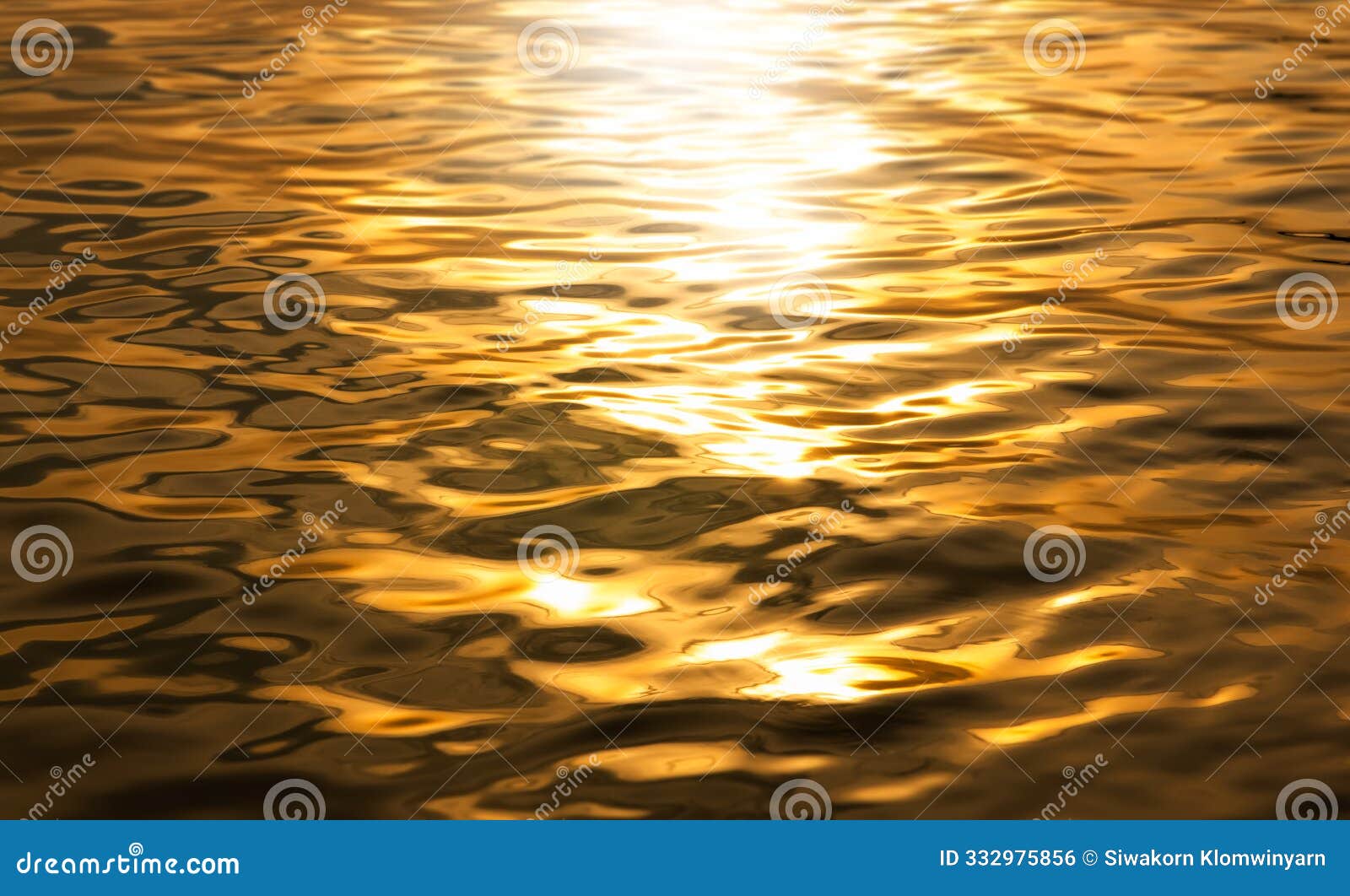 Beautiful Sunlight Reflection of Gold Water. Moonlight Reflection ...