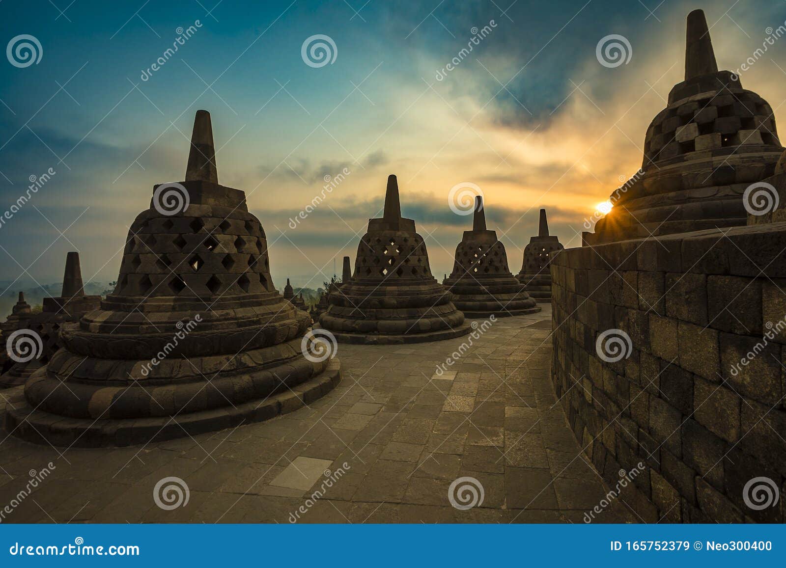 Beautiful Sunrise at Borobudur Temple Stock Image - Image of patengan ...