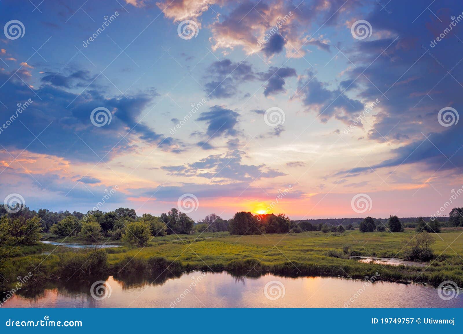 Beautiful Sunrise Sky With Clouds And Early Sun. Structure And Texture ...