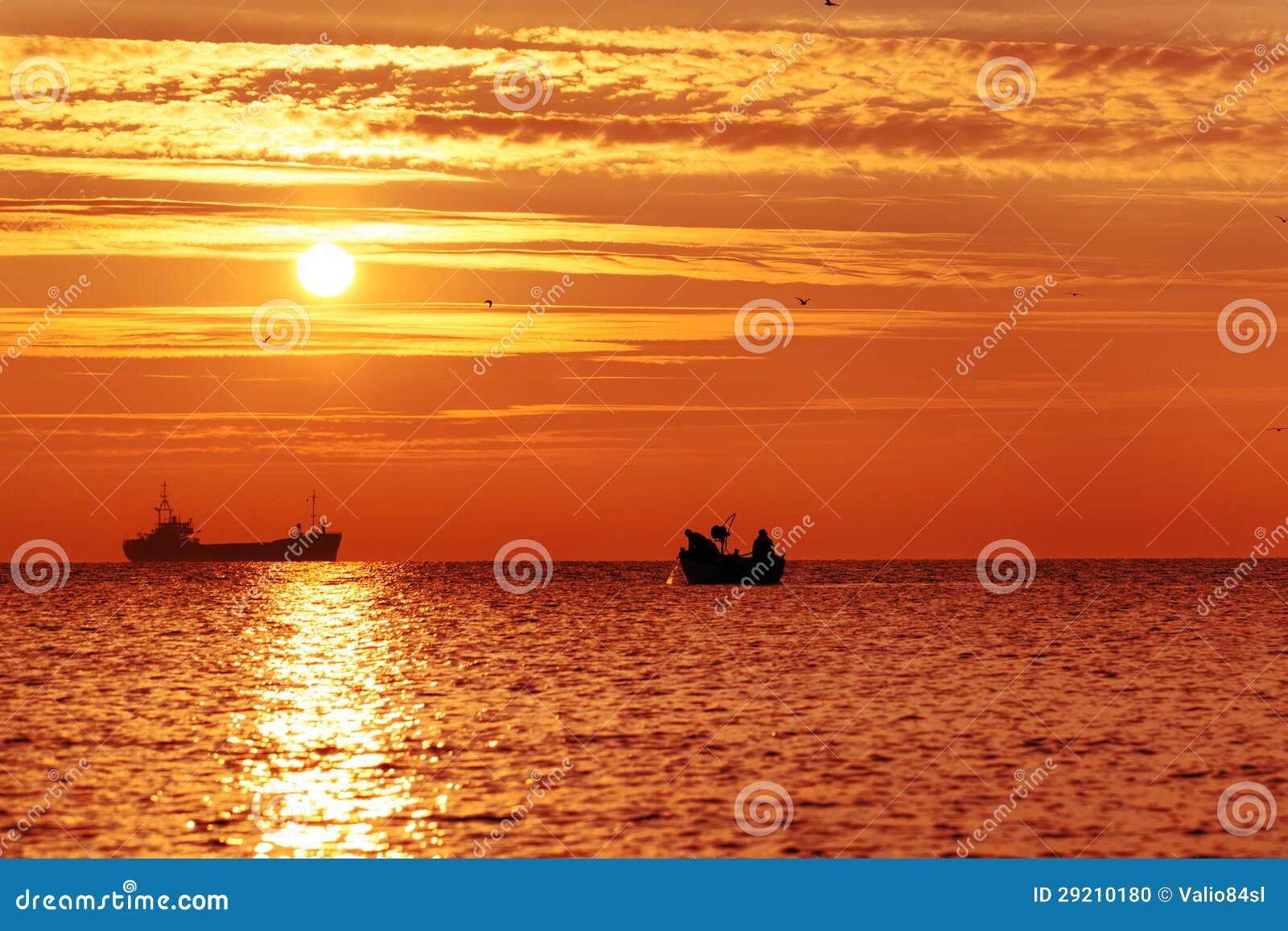 Beautiful Sunrise Over the Horizon Stock Photo - Image of golden ...