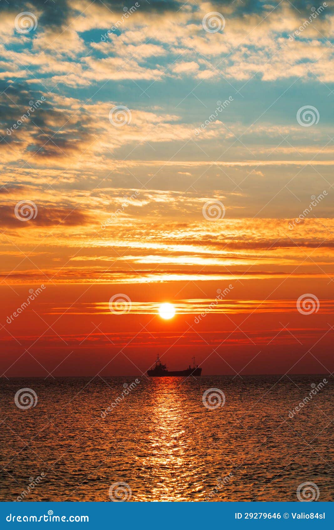 Beautiful Sunrise Over the Horizon Stock Photo - Image of evening ...