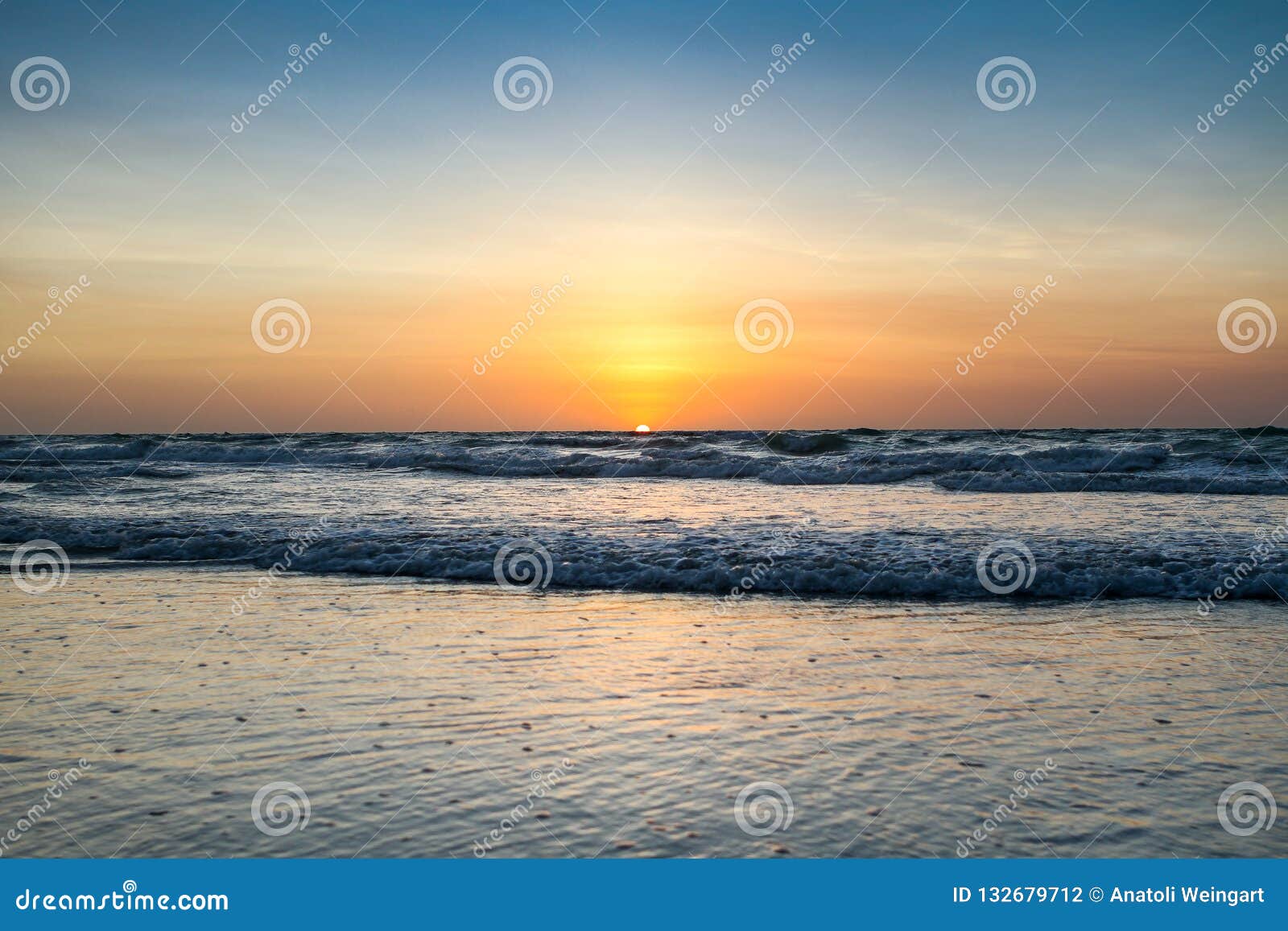 Beautiful Sunset on Cable Beach Stock Photo - Image of camel, camelus ...