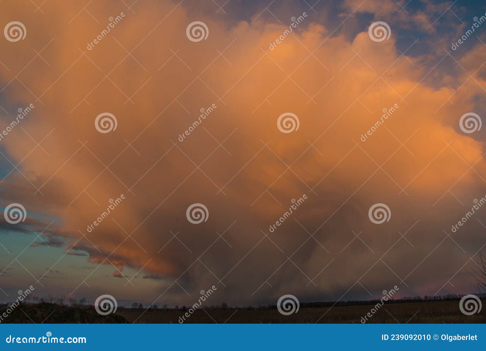 Beautiful Sunset and Dramatic Clouds in the Sky. Stock Photo - Image of ...