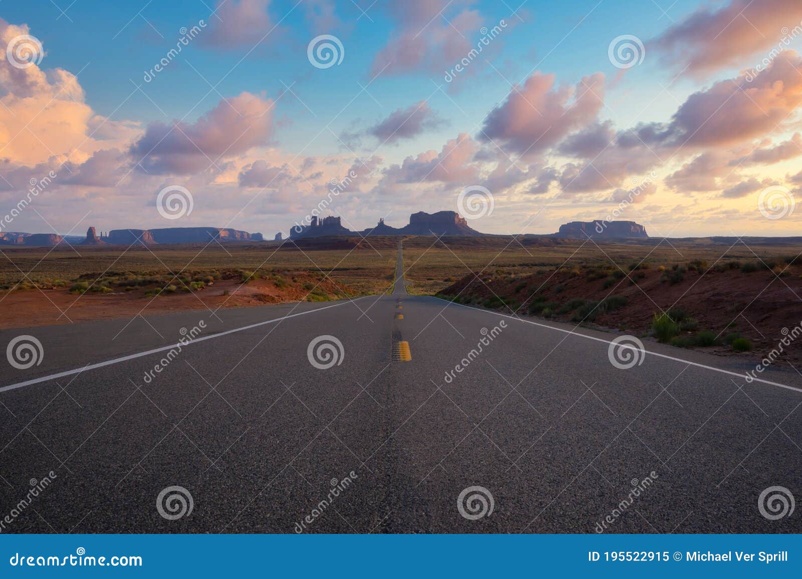Beautiful Sunset from Forrest Gump Viewpoint in Monument Valley Stock ...
