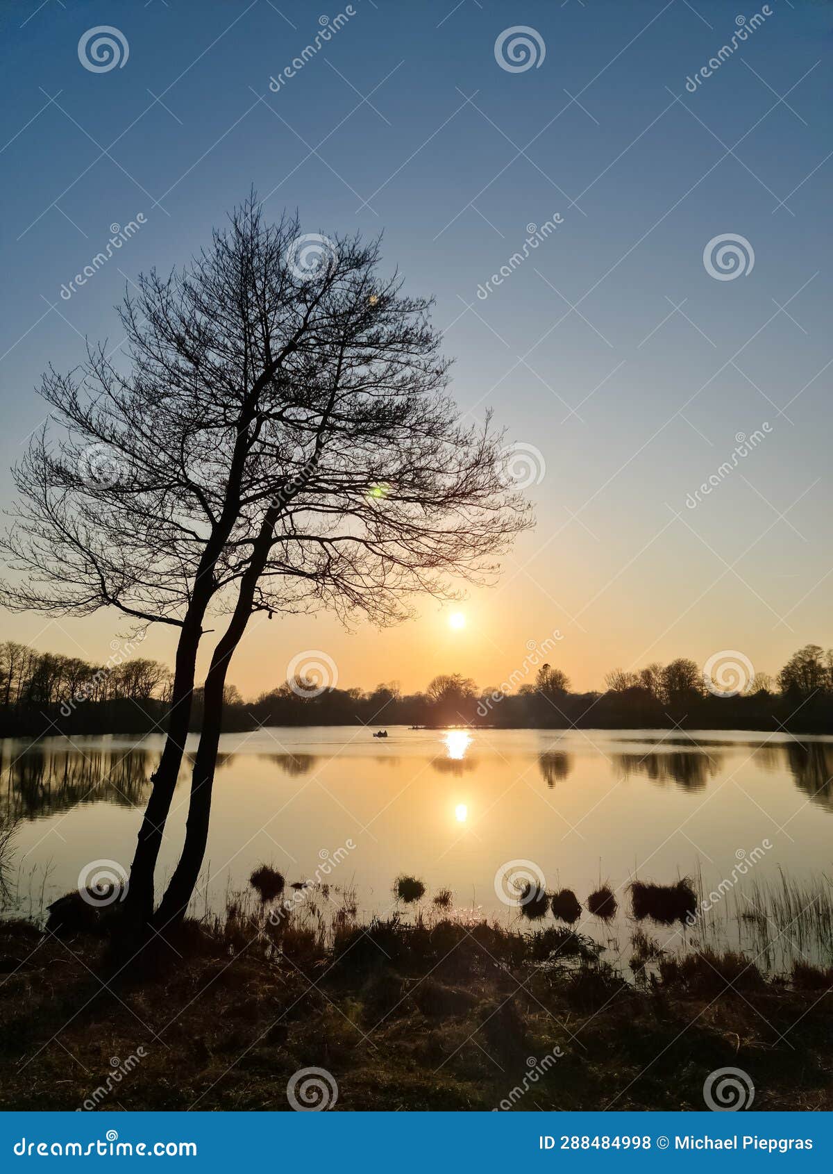 Beautiful Sunset Landscape at a Lake with a Reflective Water Surface ...