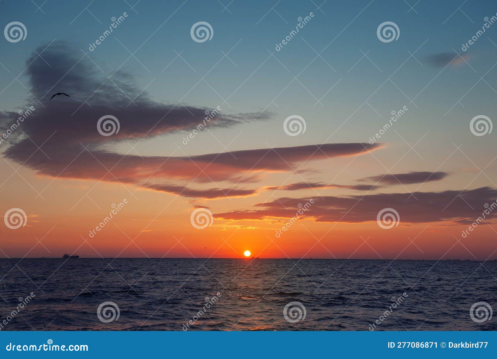 Beautiful Sunset Landscape with Twilight Sky, Sun and Sea Water Stock ...
